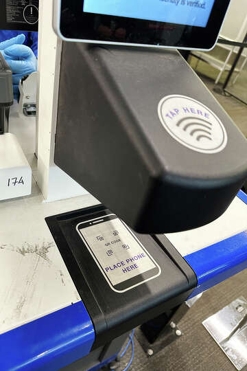 These types of trousers confuse TSA scanners the most at SFO