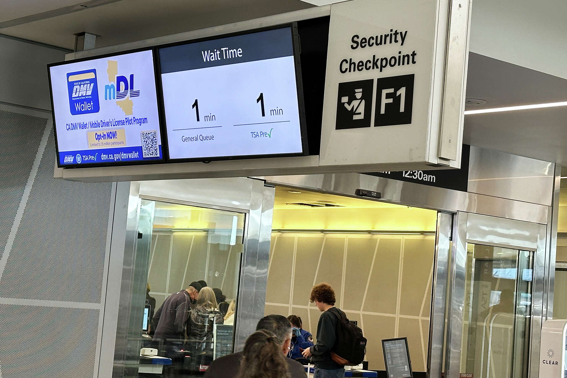 These types of trousers confuse TSA scanners the most at SFO