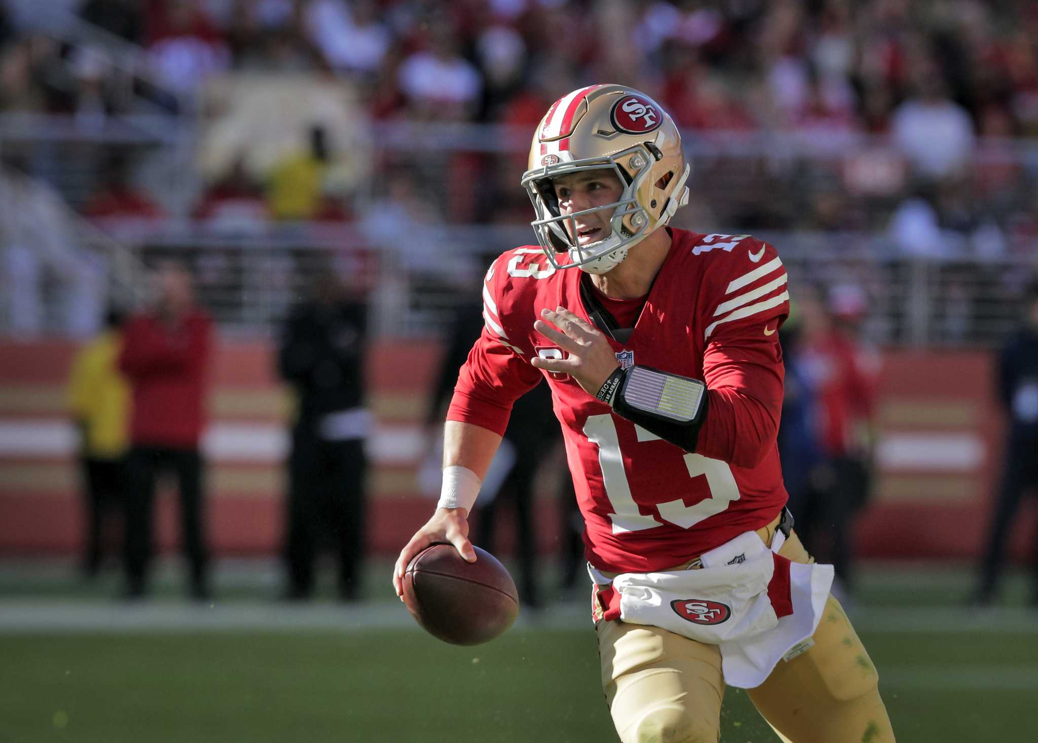 49ers’ Brock Purdy back in Arizona with everything going to script