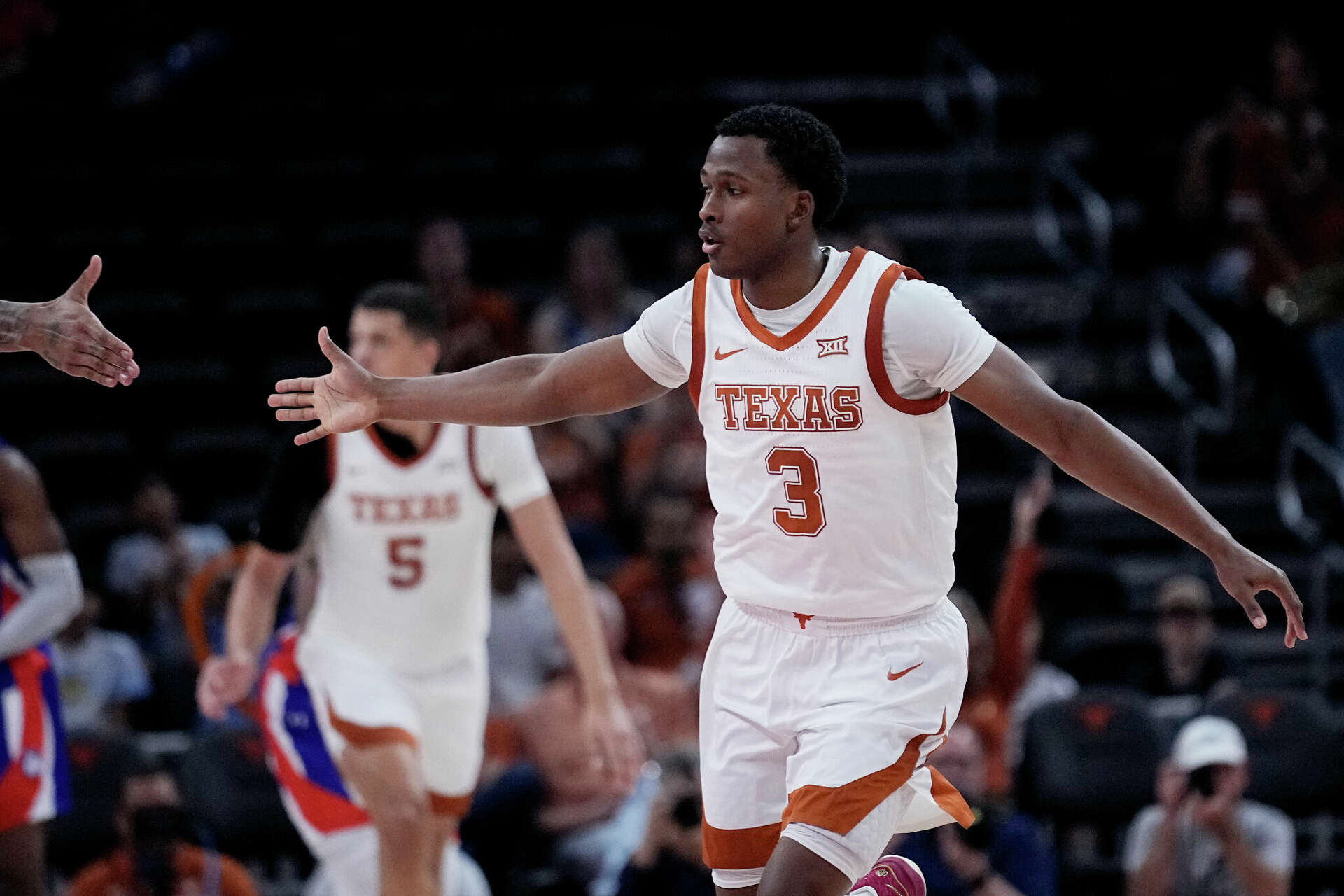 Max Abmas emerging as Texas' leader after mid-major transfer