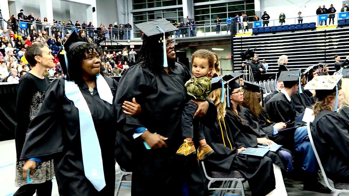 Video: A mom and her daughter graduate college together