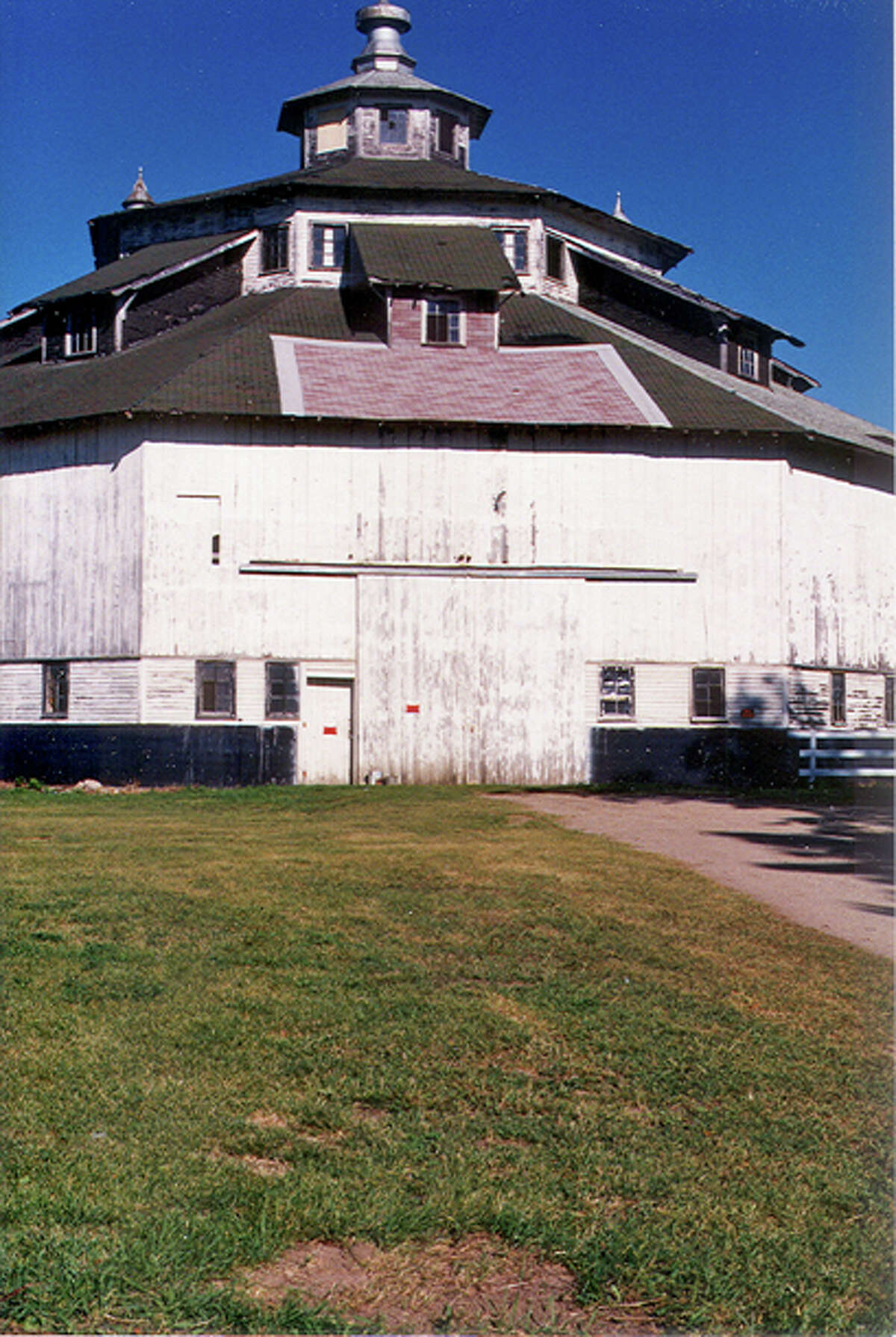 The history of the Thumb Octagon Barn