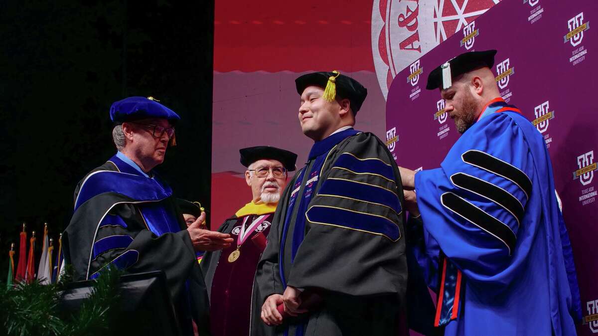 TAMIU holds 2023 Commencement Ceremonies at Sames Auto Arena