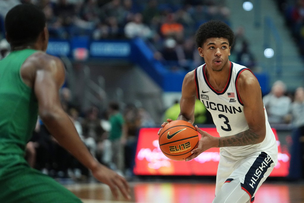 UConn men's basketball freshman Jaylin Stewart home in Seattle