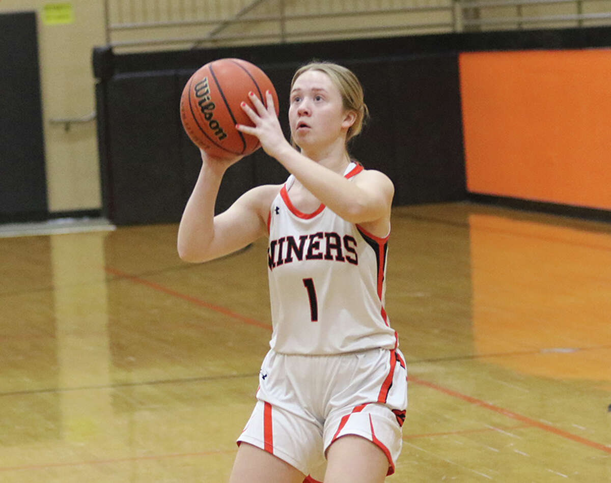 Bertagnolli's 3 caps Gillespie comeback, beats Calhoun