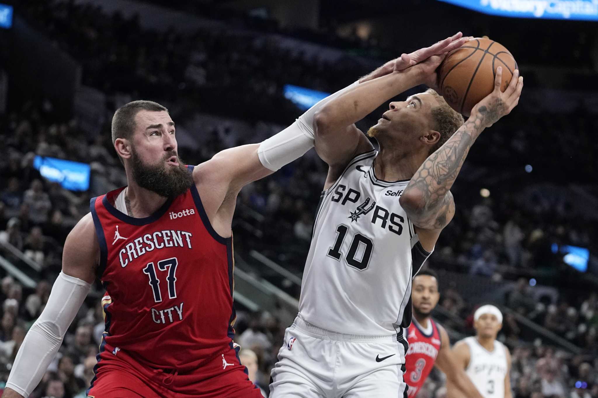 Spurs working through latest lineup shift