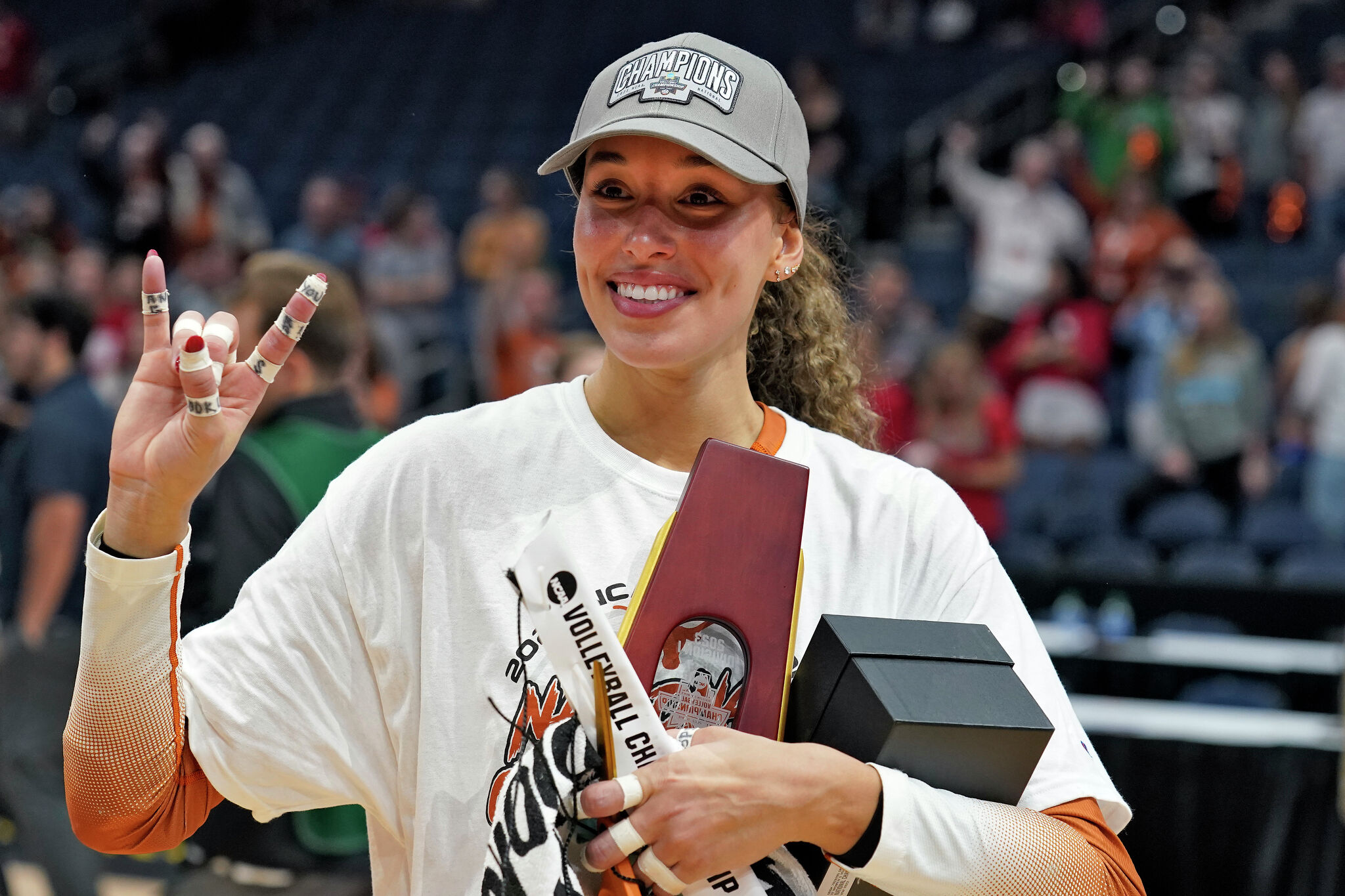 University of Texas: Football team has a guide in volleyball title