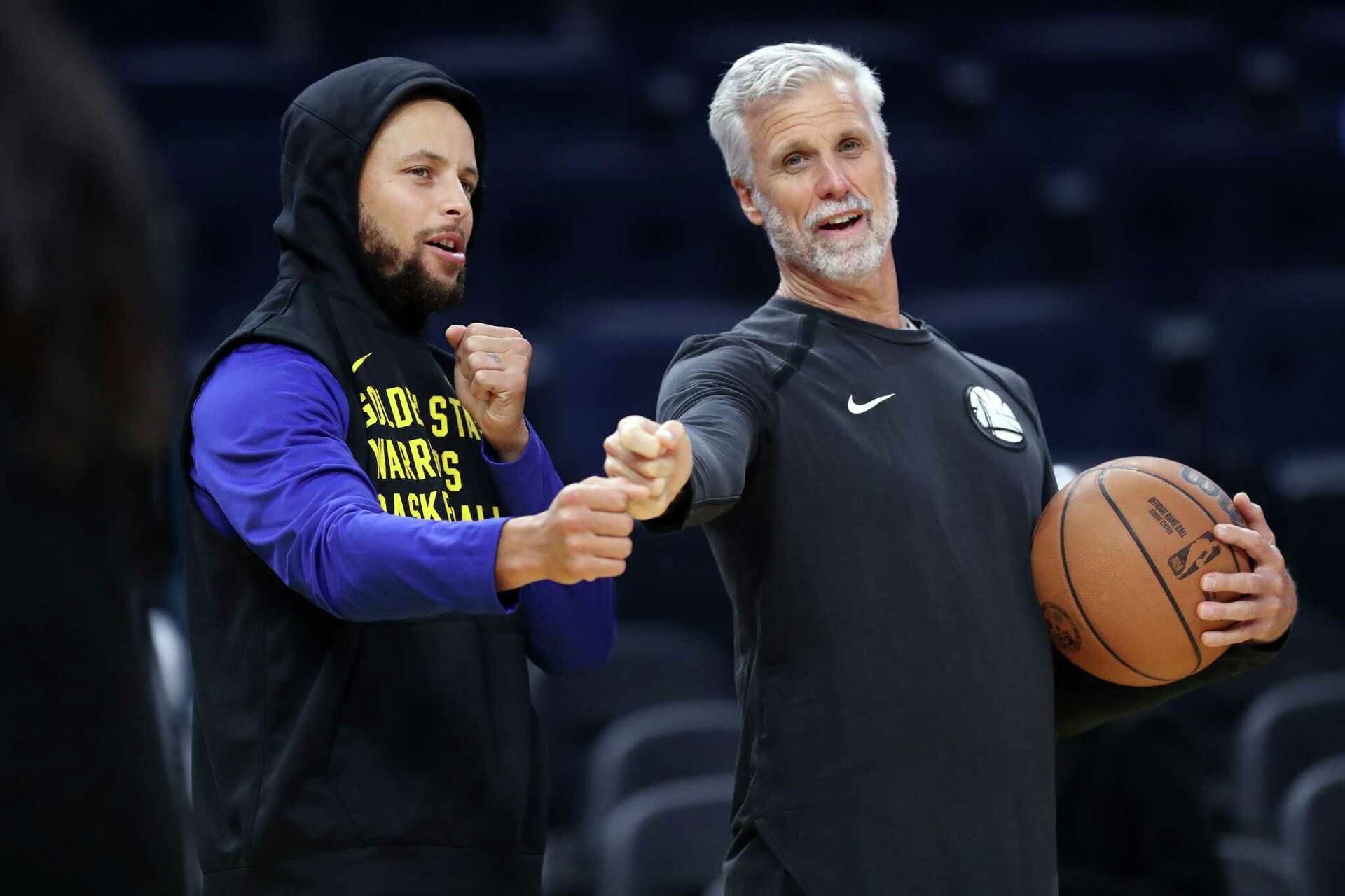 Warriors’ Steph Curry takes his popular pregame routine out of sight