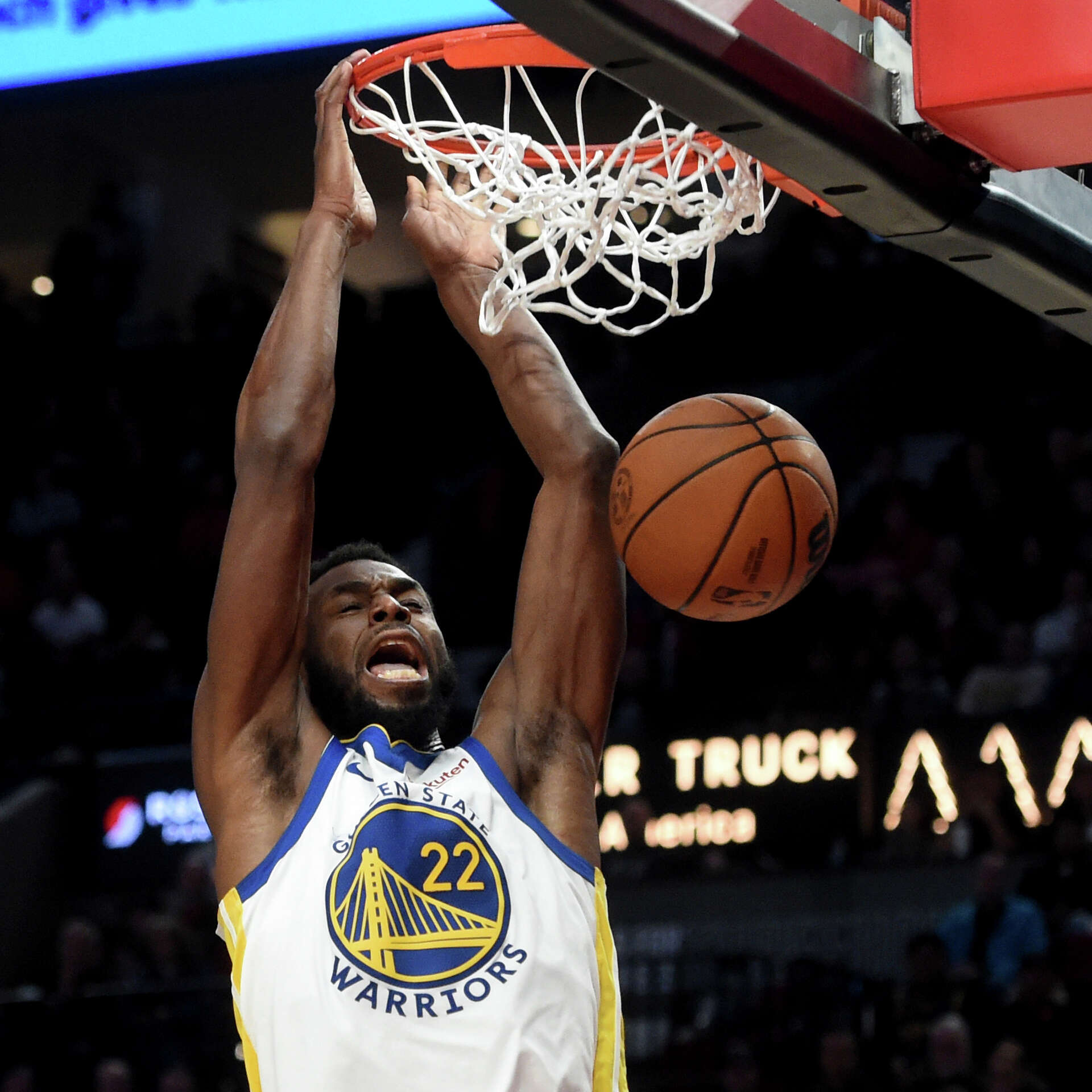 Andrew Wiggins buoys Warriors on a rare off night for Steph Curry