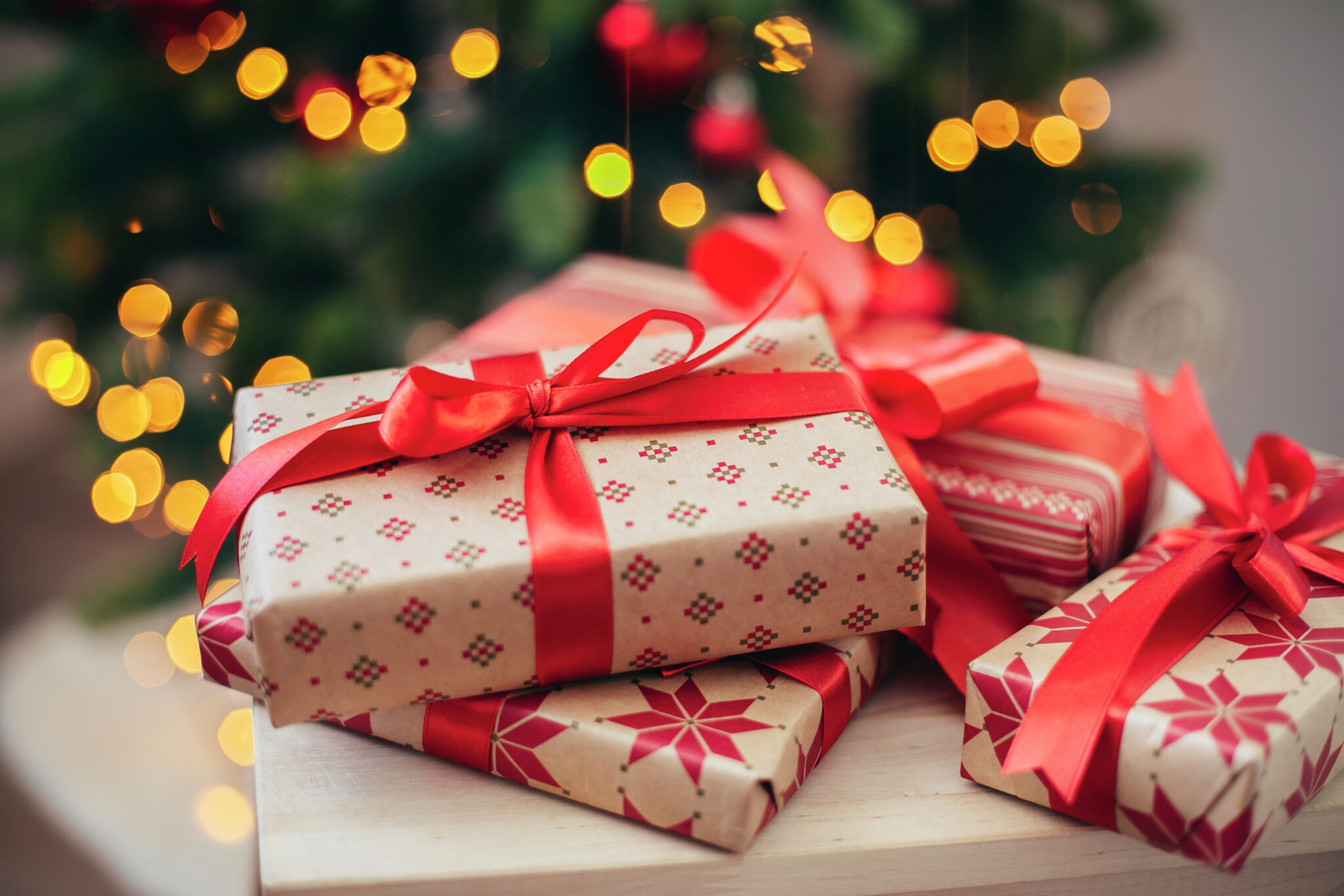 Here’s when you need to mail your Christmas cards and packages