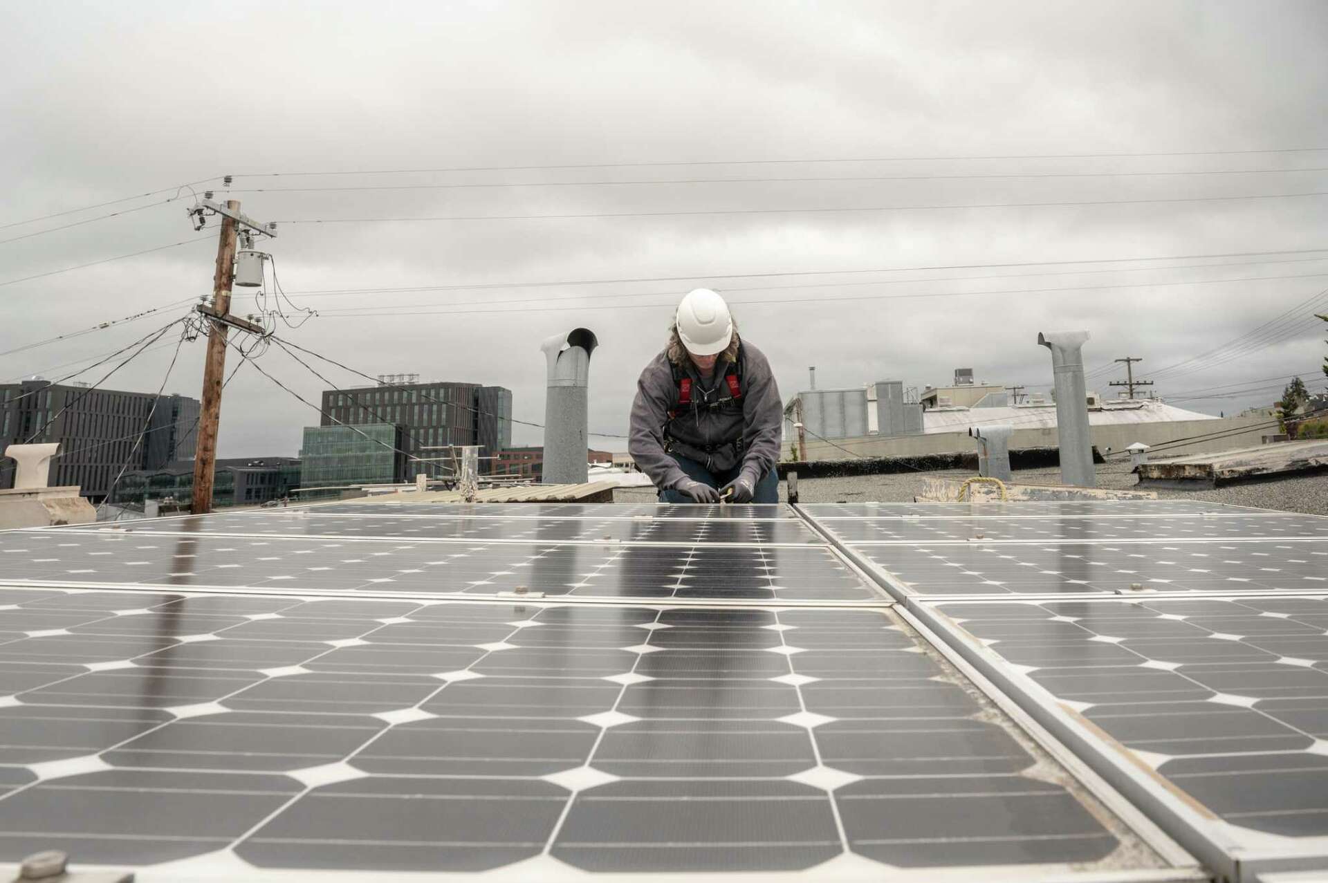 Bay Area solar company to cut 350 jobs as demand plummets