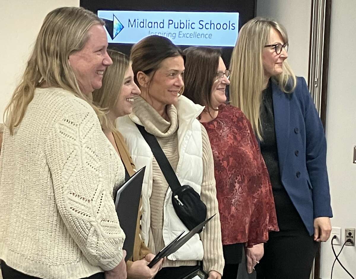 MPS board enthusiastically receives report about elementary literacy