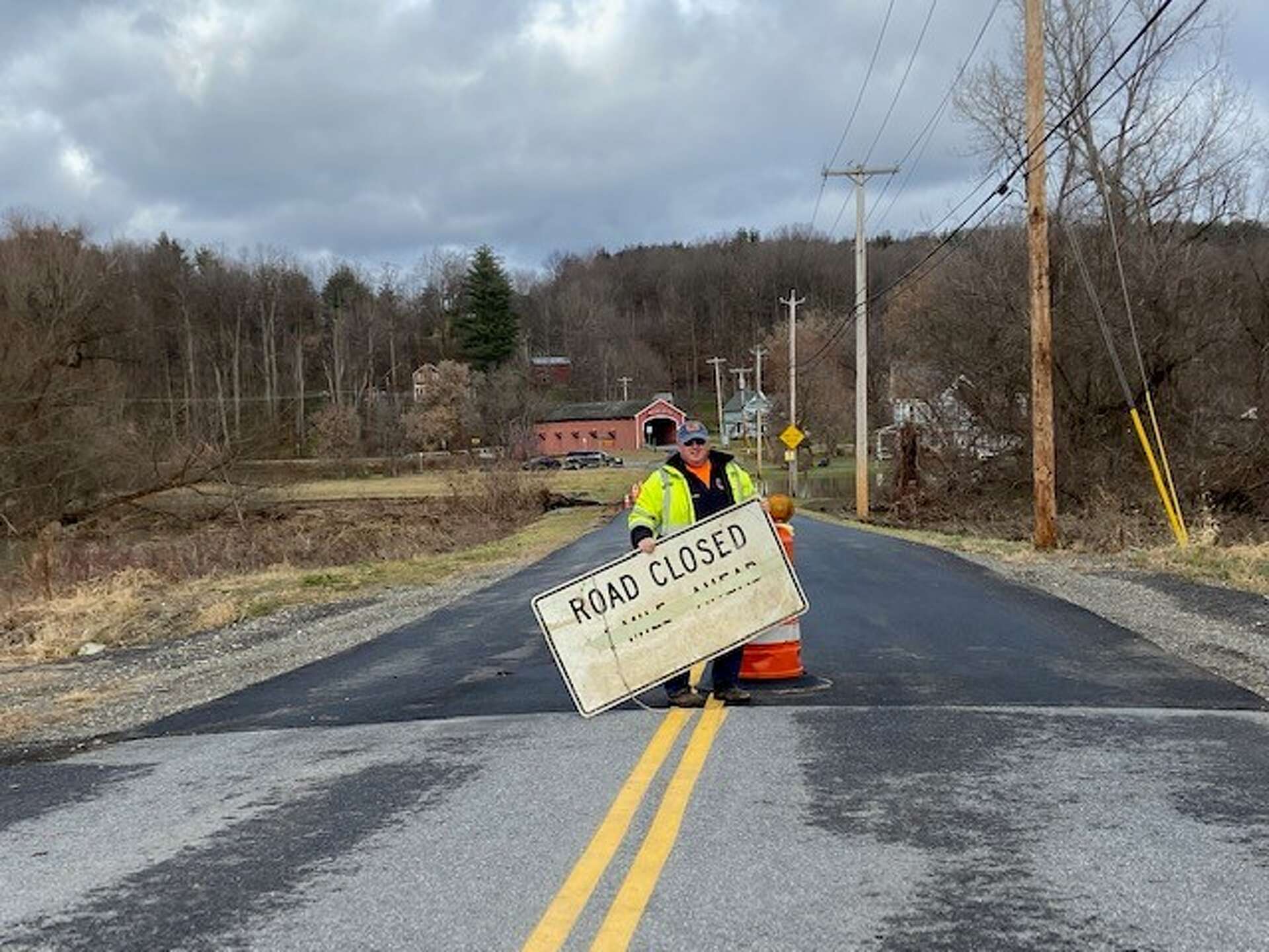 Live: Schools delayed, Warren County declares emergency after flooding