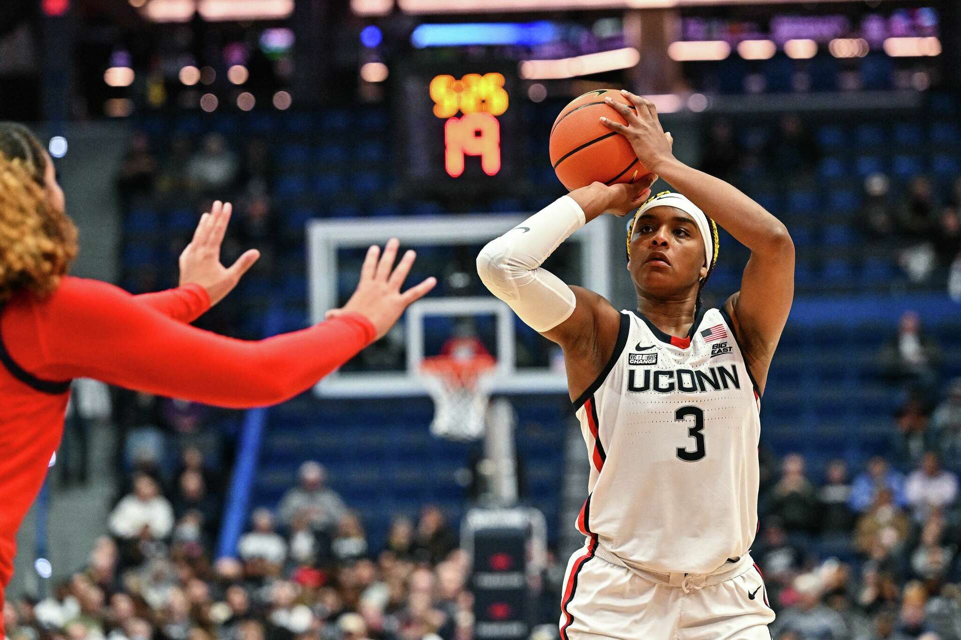Family of UConn women's star Aaliyah Edwards' thrilled by homecoming