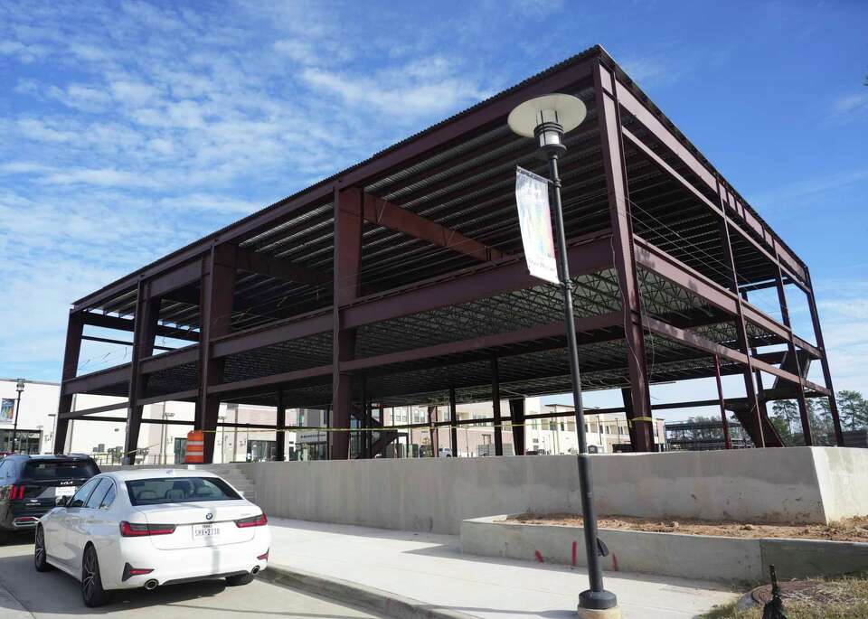 New restaurants, retail and 400-acre park drive growth in Woodforest