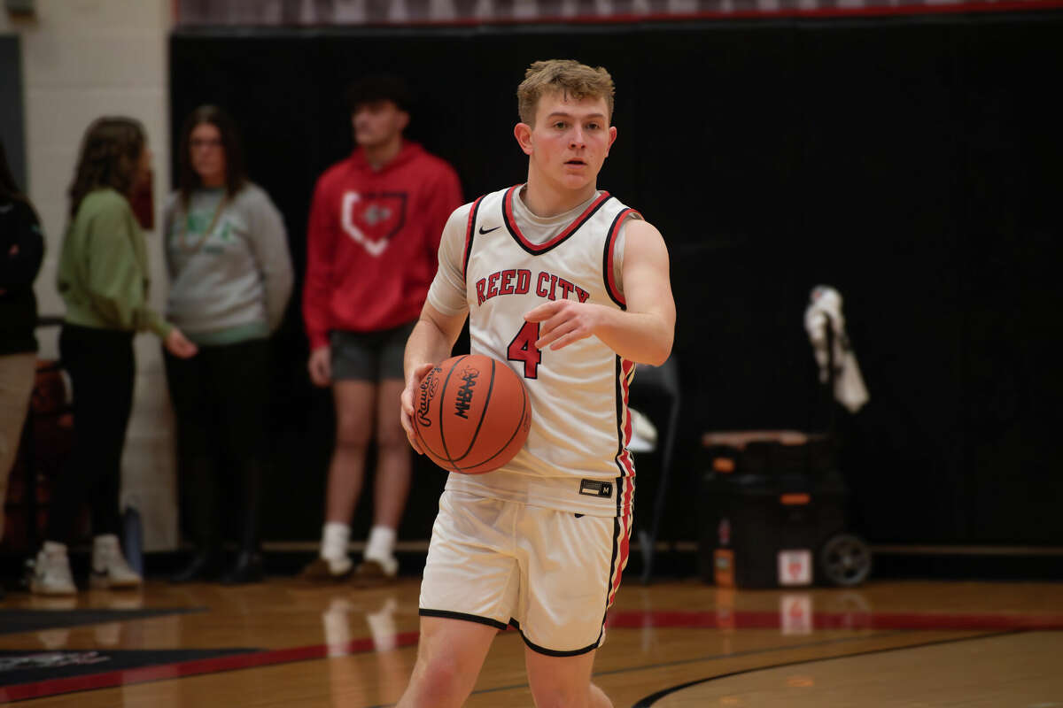 Reed City triumphs over Chippewa Hills in dominant performance