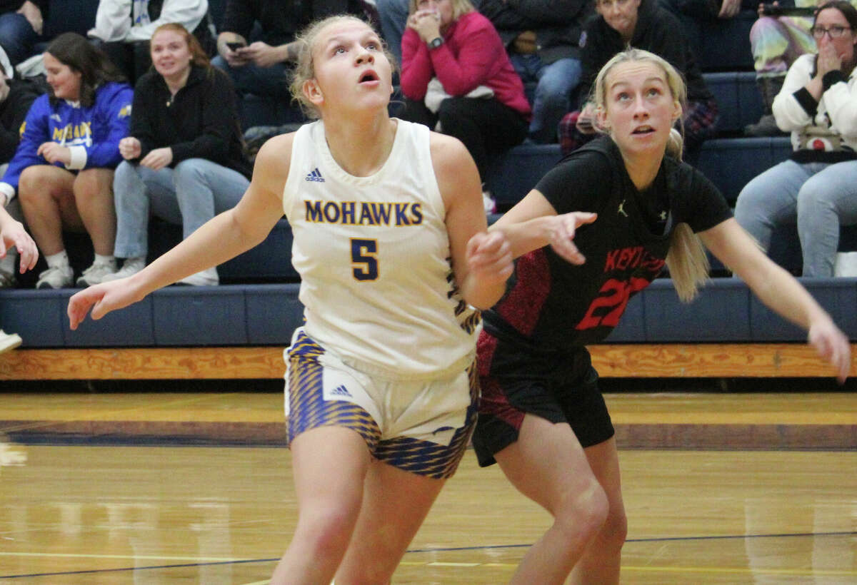 Mohawks outlast Kent City 51-49