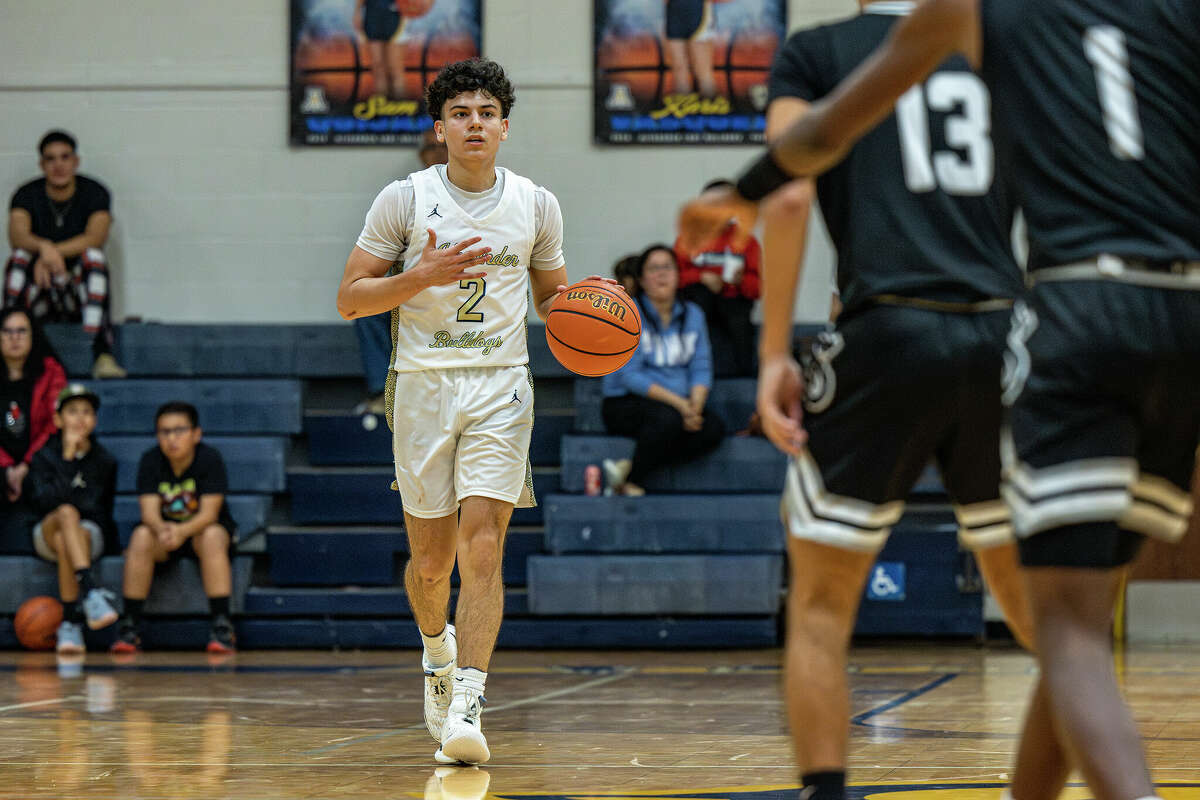 Alexander shows off talent in dominant win over Cibolo Steele