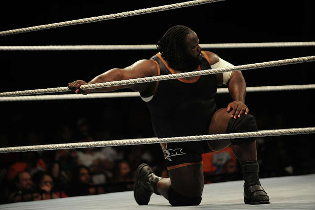 Locally raised Mark Henry squares off in WWE