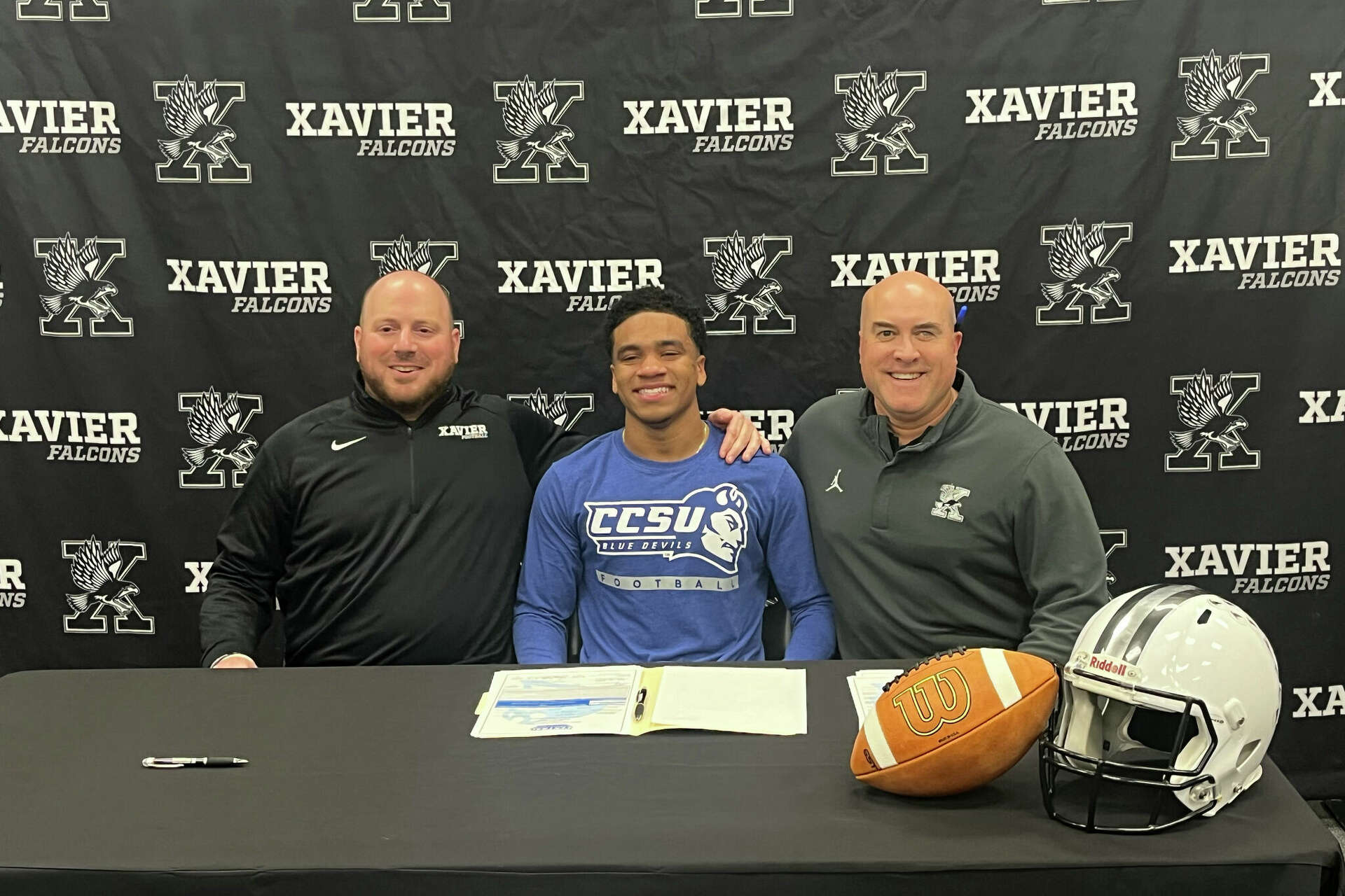 Where Connecticut based football players signed to play in college