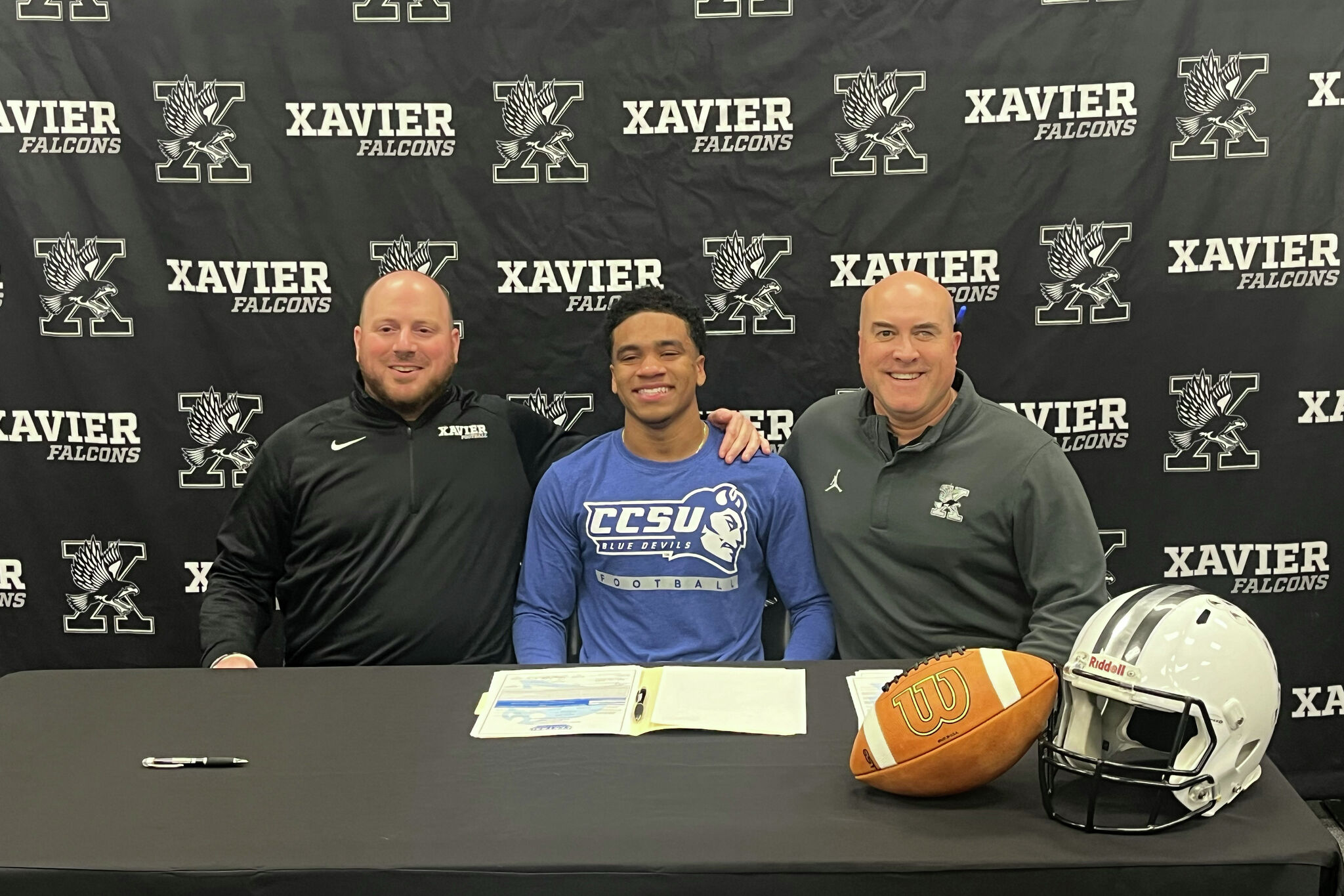 Where Connecticut based football players signed to play in college