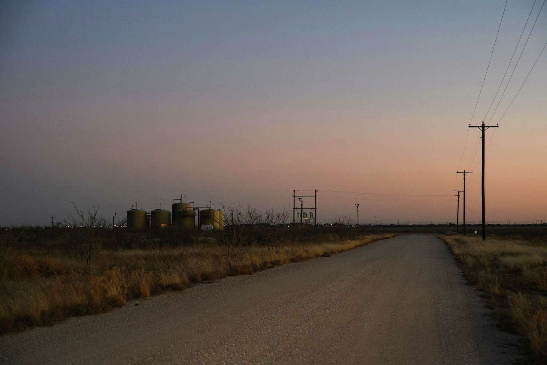 Texas suspends deep wastewater injection in area of West Texas