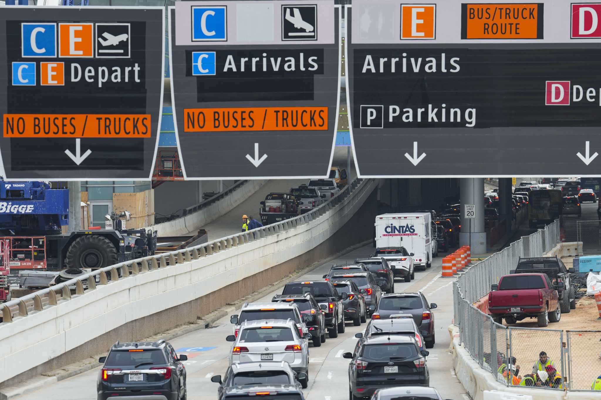 IAH Terminal E check-in closures forces passenger rerouting