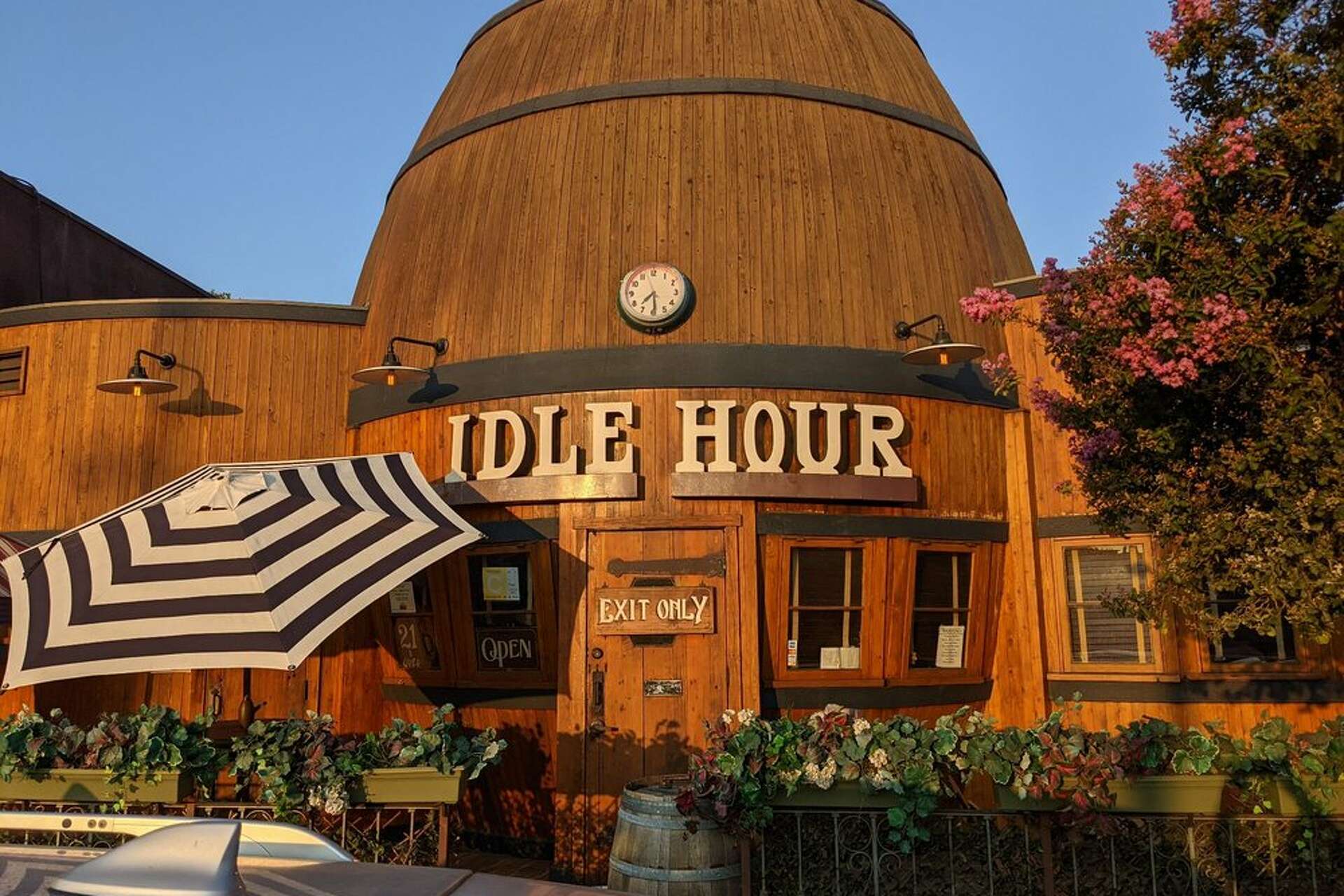 Calif.'s quirkiest restaurants feel 'like Disneyland' in real world