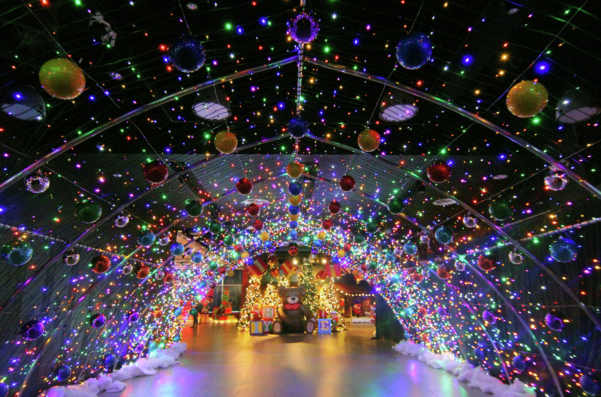 Holiday light shows and strolls in CT for the 2024 season