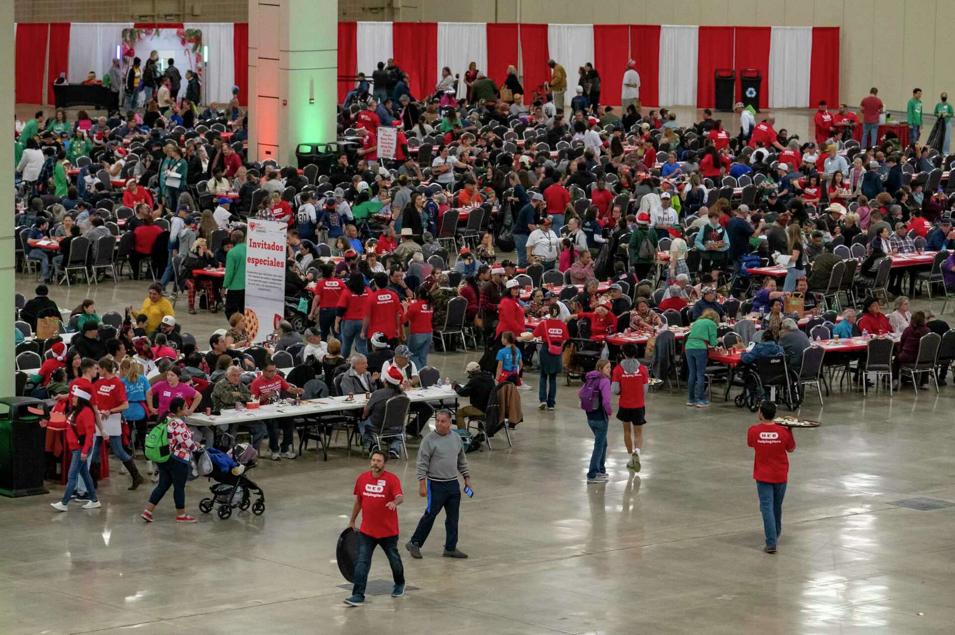 14,000 served: H-E-B Christmas Feast of Sharing by the numbers