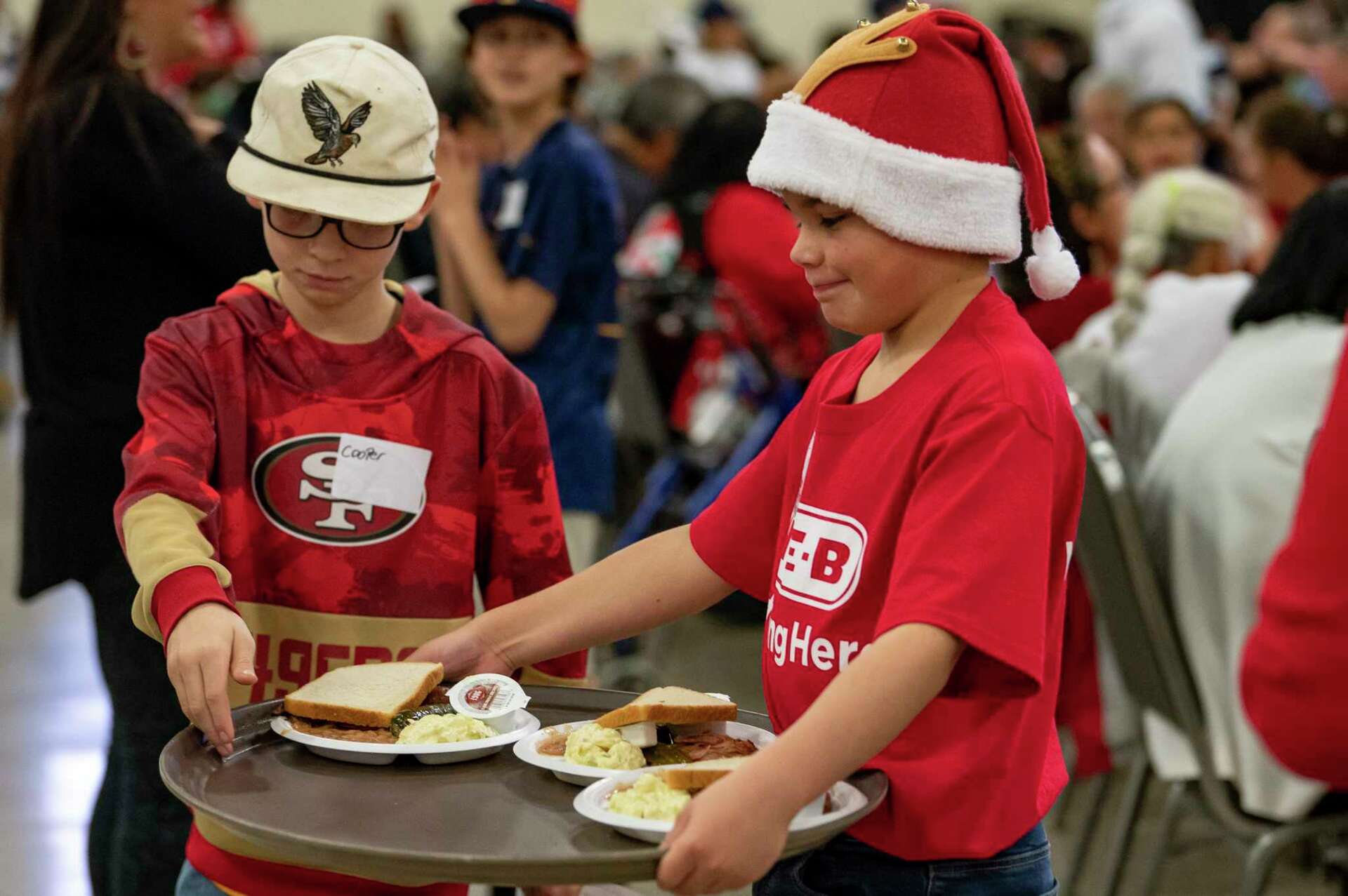 14,000 served: H-E-B Christmas Feast of Sharing by the numbers