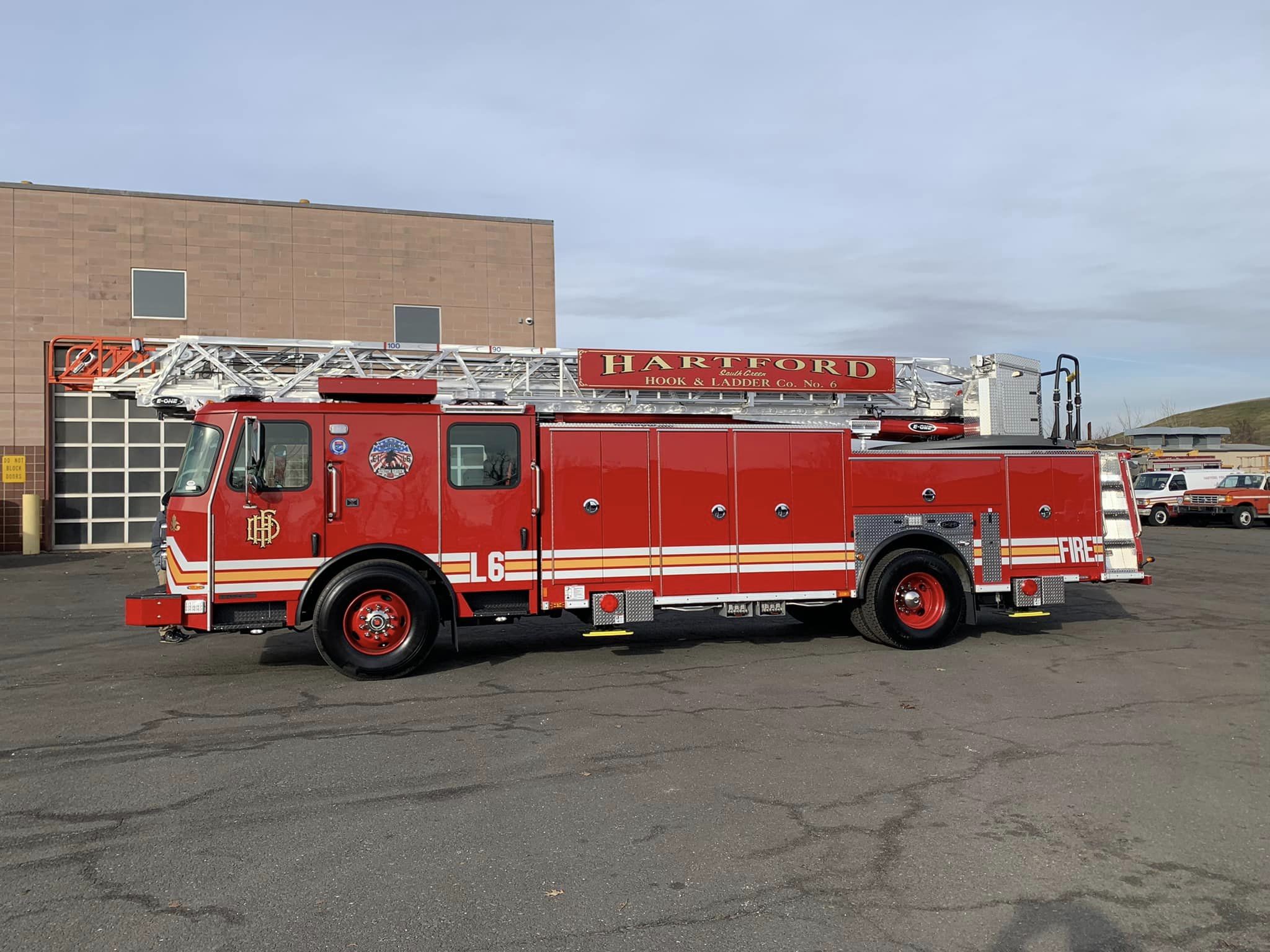 1 injured, 9 displaced in Hartford apartment fire, officials say