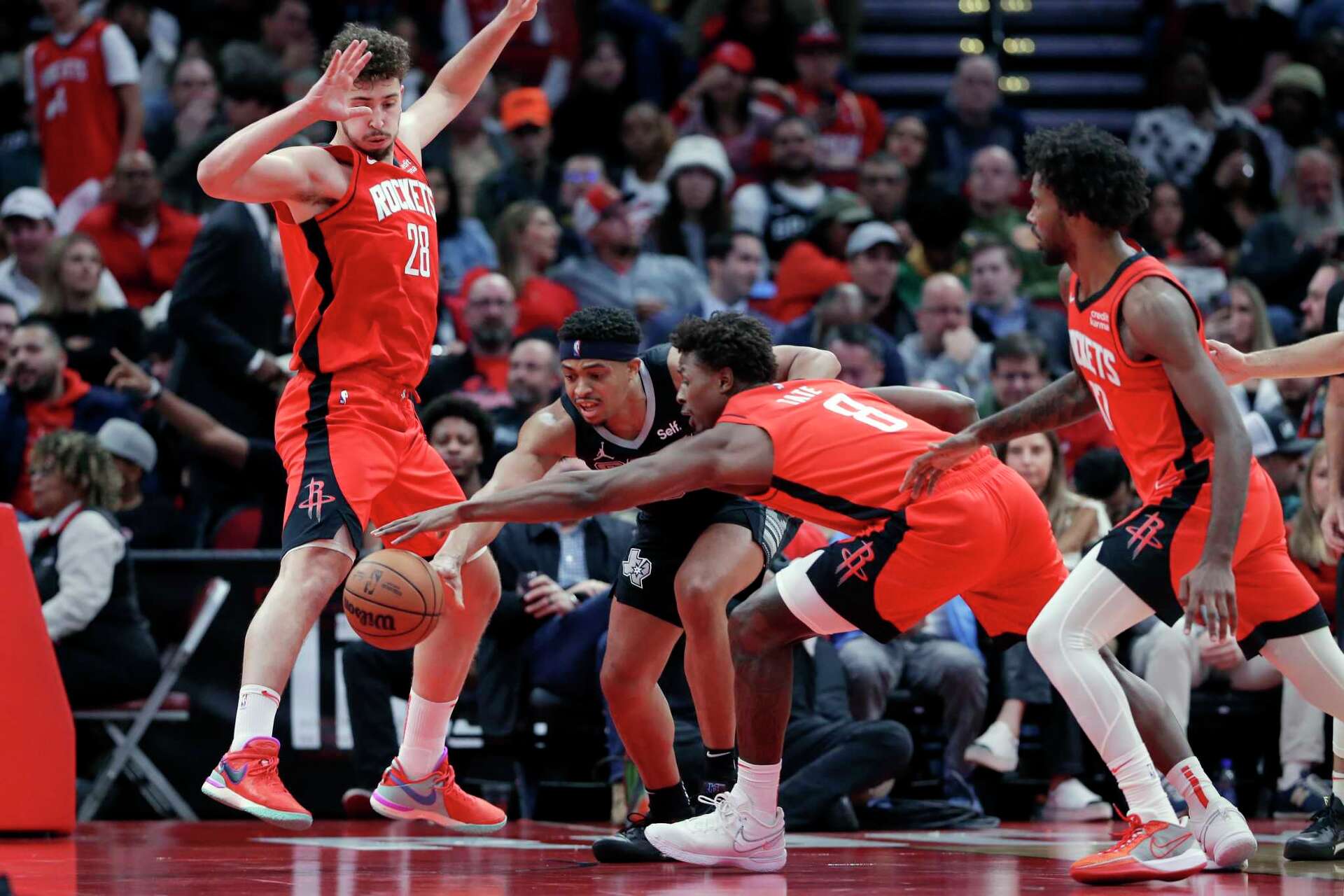 Houston Rockets: Second unit turning in stellar defensive performances