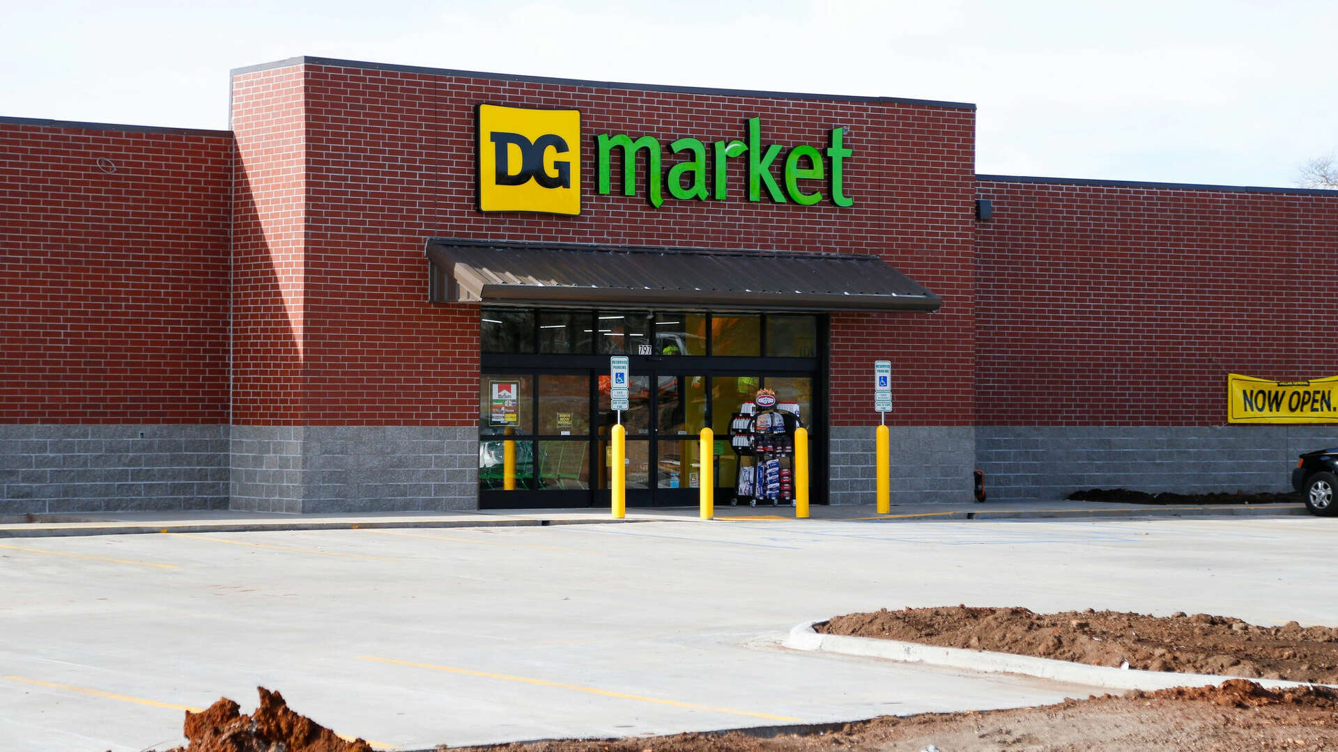 Four Corners Grocery Store in CT closing, being replaced by DG Market