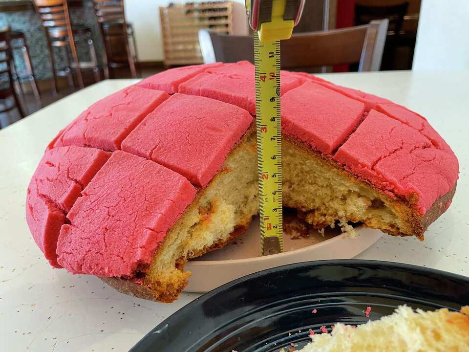 Giant concha getting lots of love at San Antonio restaurant