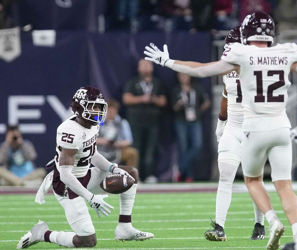 Texas A&M football: Rueben Owens, Dalton Brooks making impact
