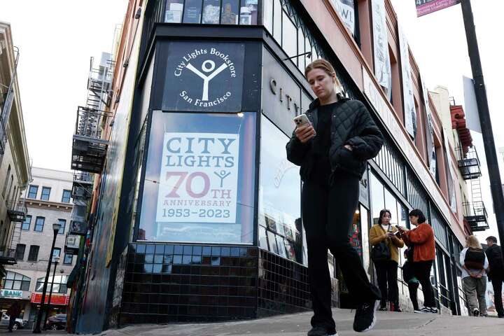 ‘A legend in the literary world’ keeps S.F.’s City Lights shining