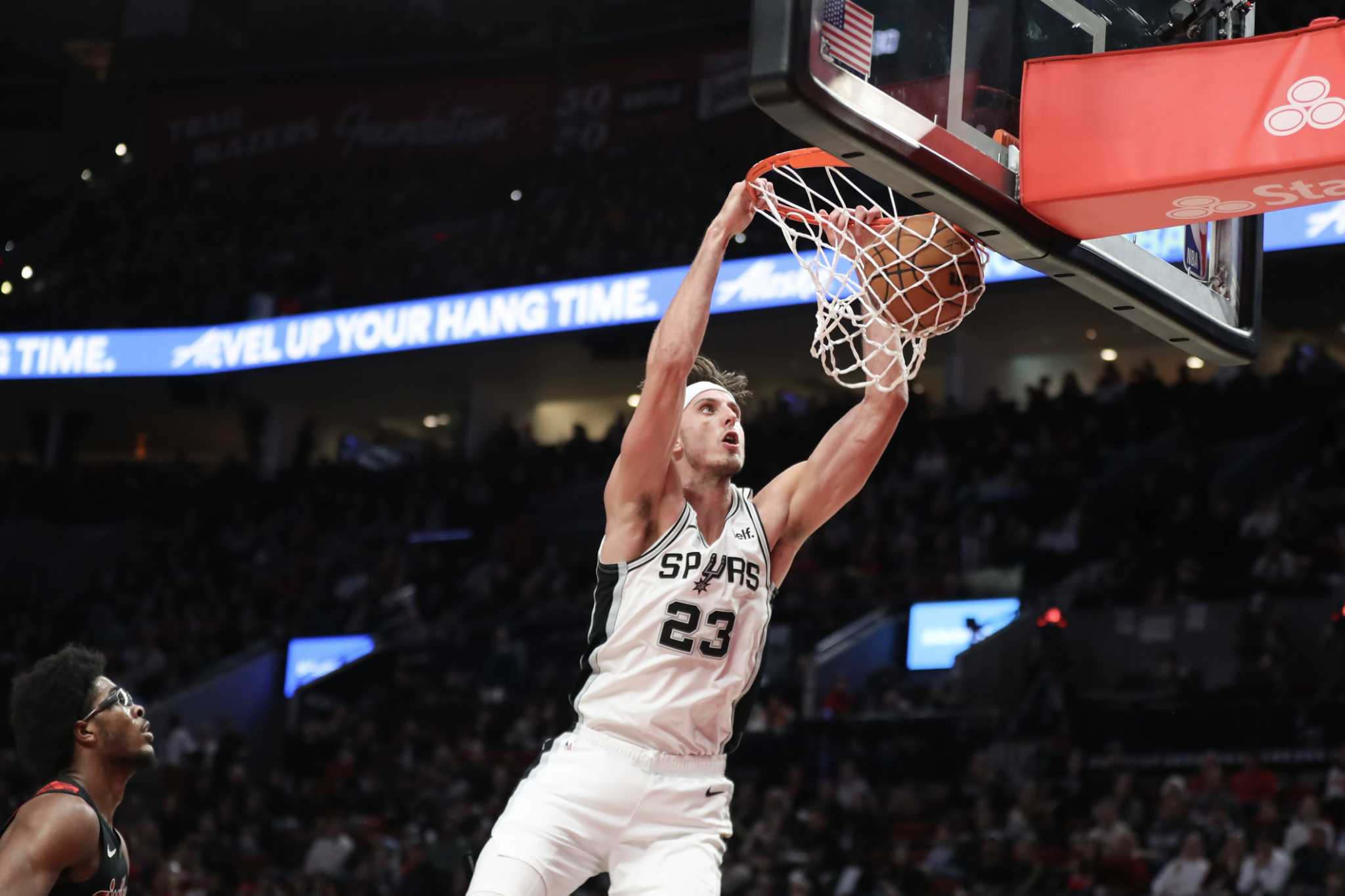 Spurs' Zach Collins suffered torn labrum in season finale