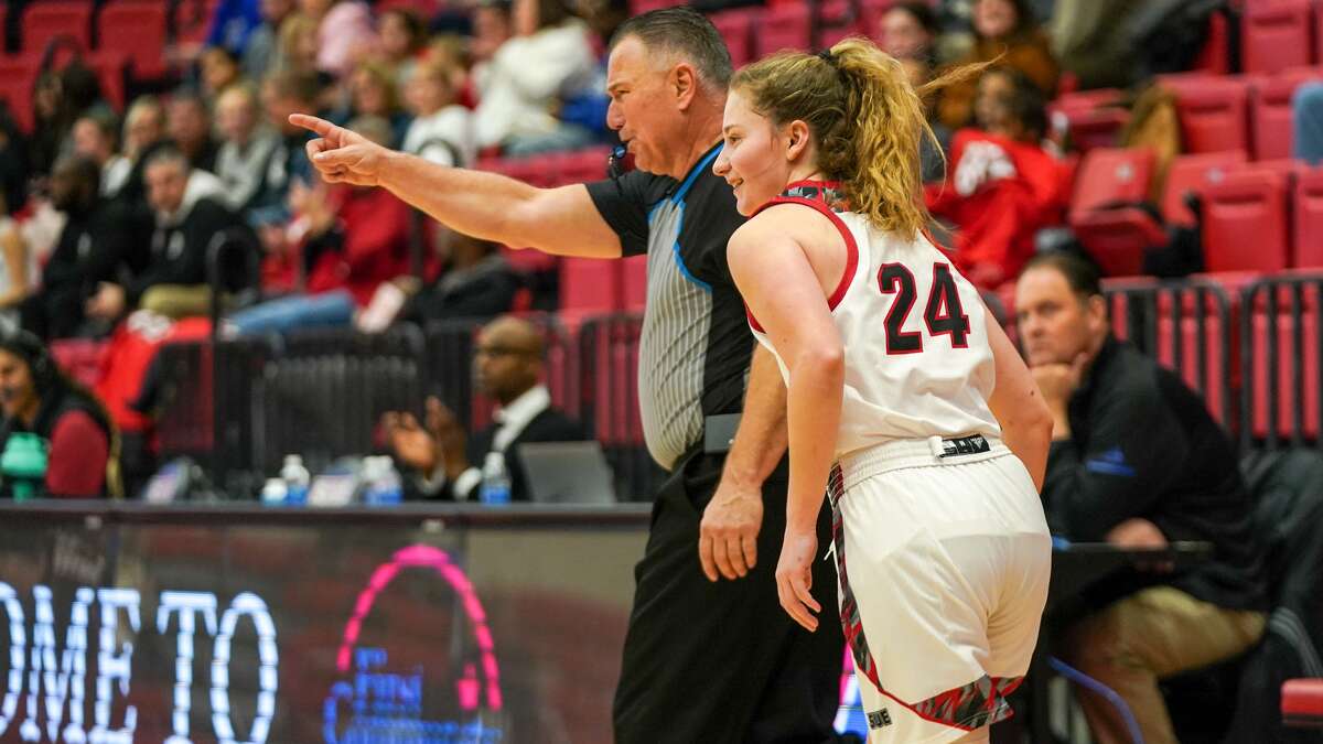 Lowis scores career high in SIUE loss