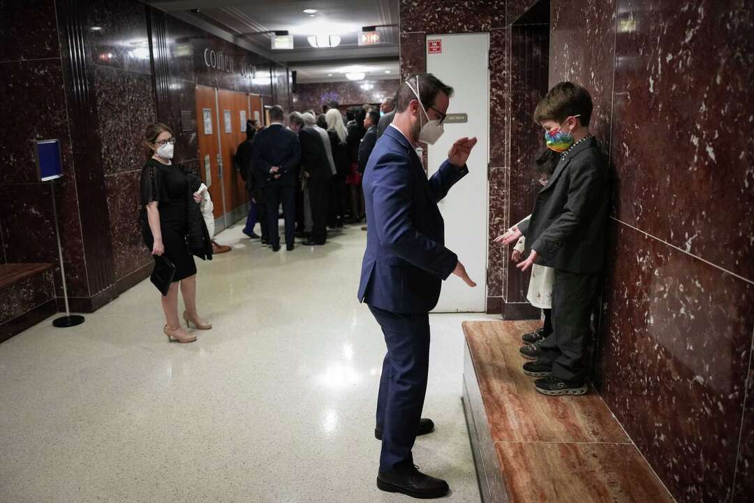 Whitmire is sworn in as Houston's new mayor, promises to take on crime