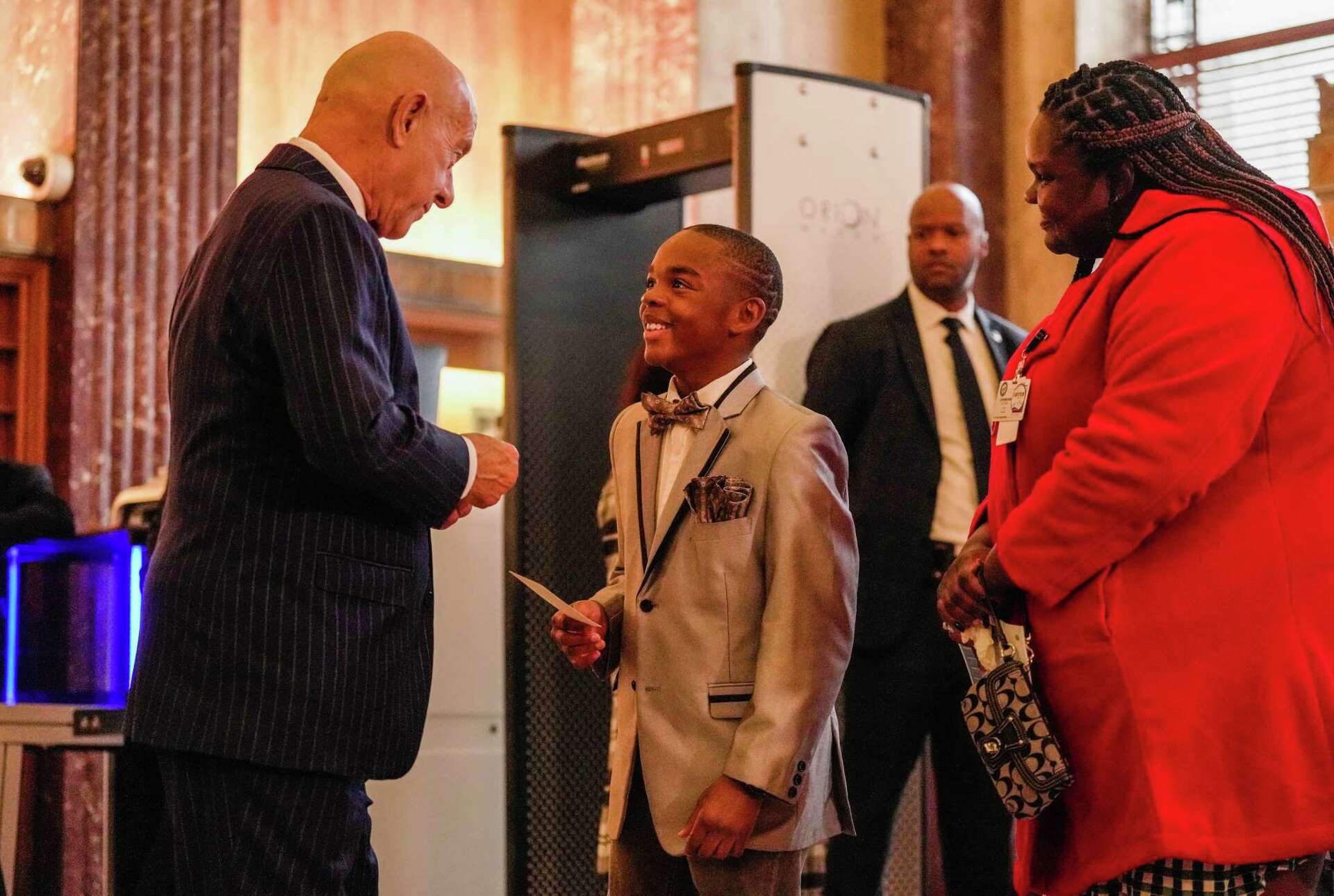 Whitmire is sworn in as Houston's new mayor, promises to take on crime