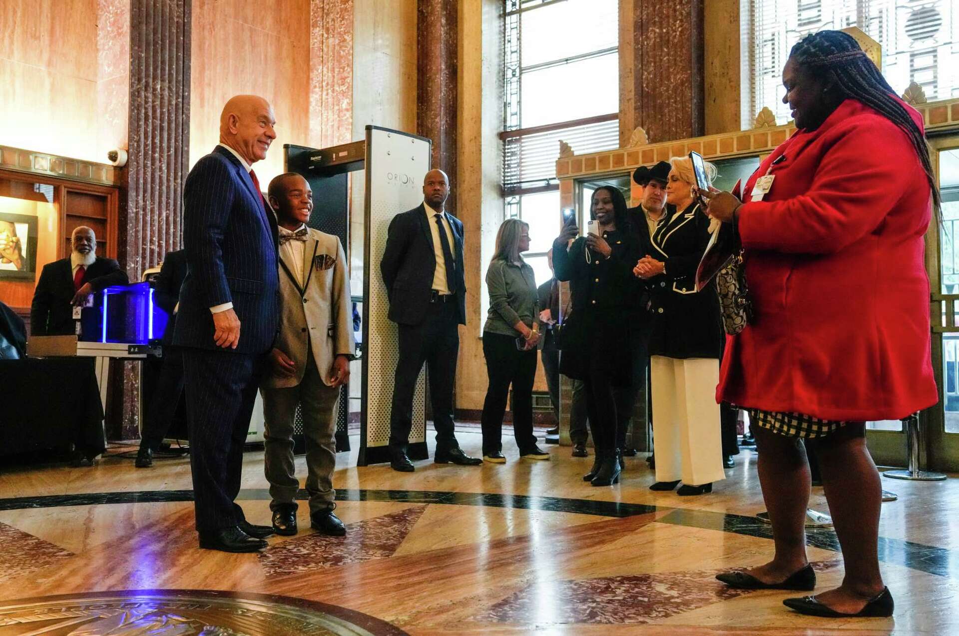 Whitmire is sworn in as Houston's new mayor, promises to take on crime