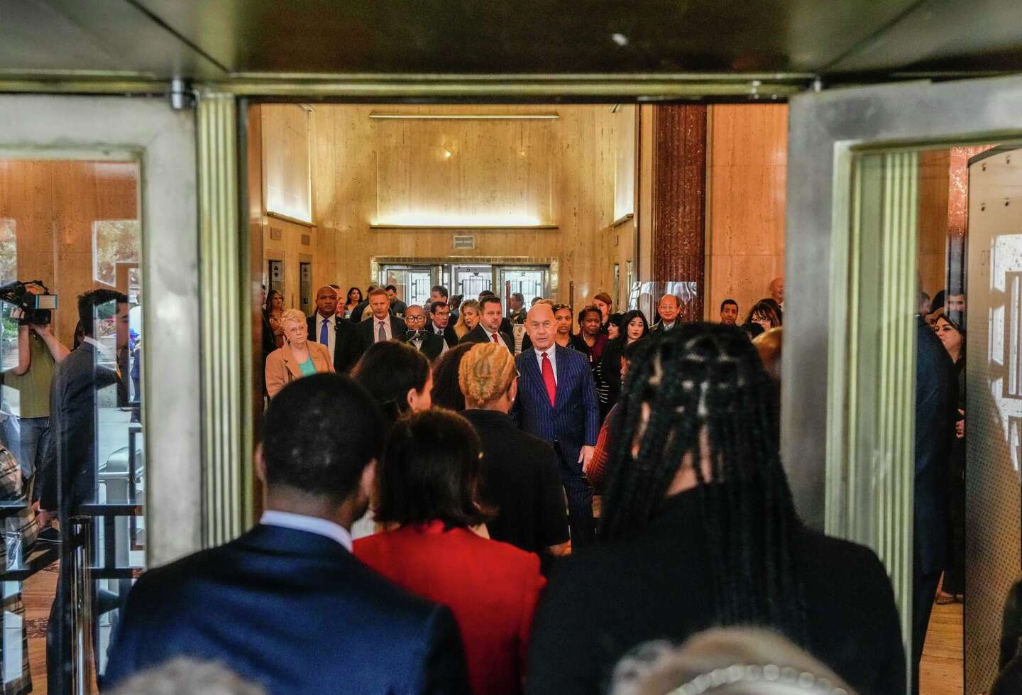 Whitmire is sworn in as Houston's new mayor, promises to take on crime