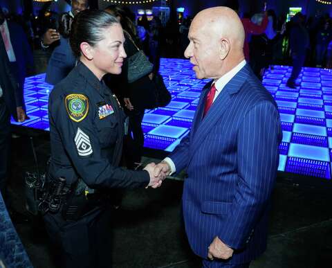 Whitmire is sworn in as Houston's new mayor, promises to take on crime