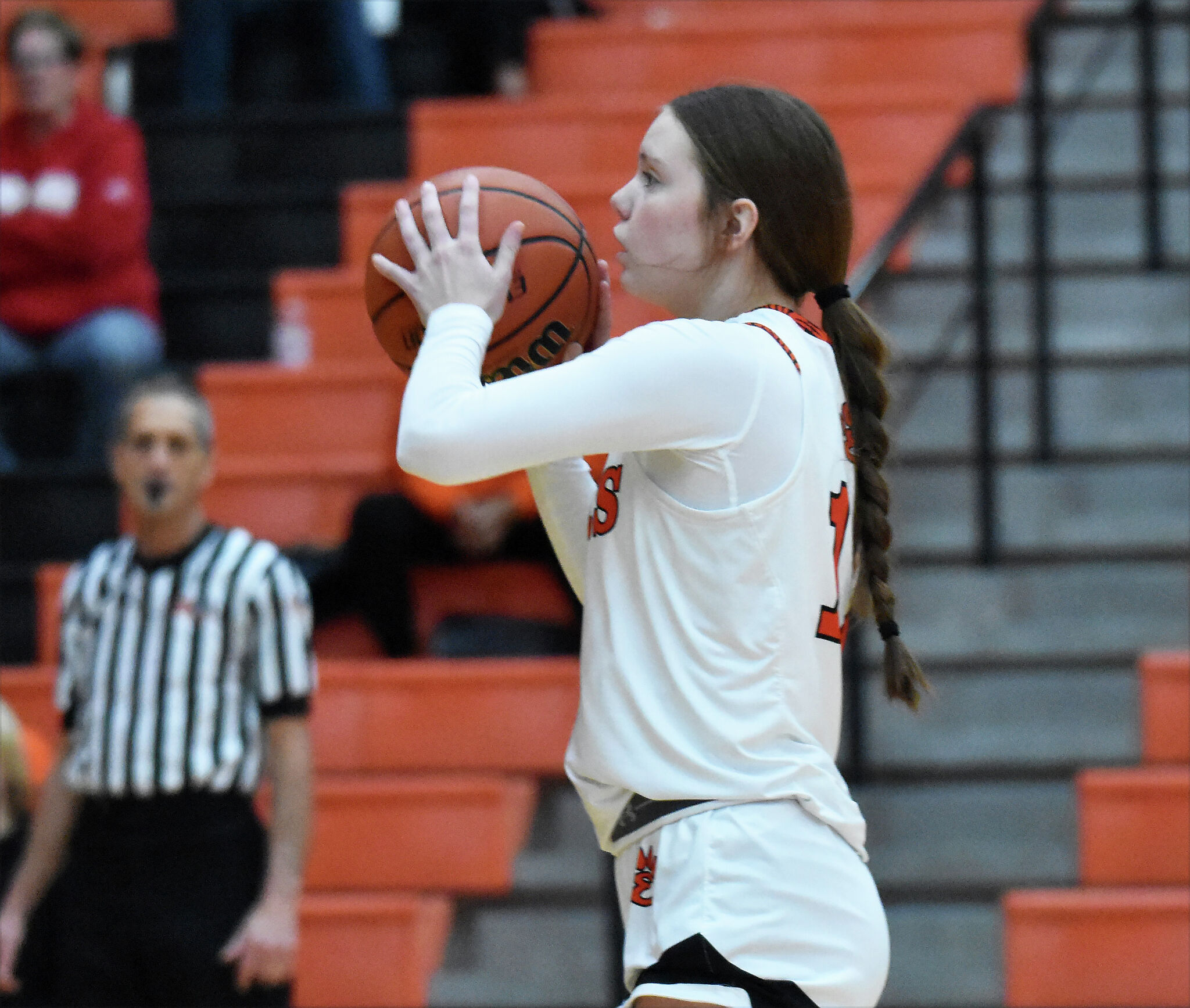 EHS girls overwhelm East St. Louis with early 3-point barrage