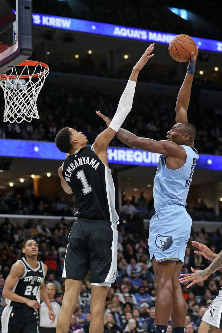 San Antonio Spurs to add Bismack Biyombo