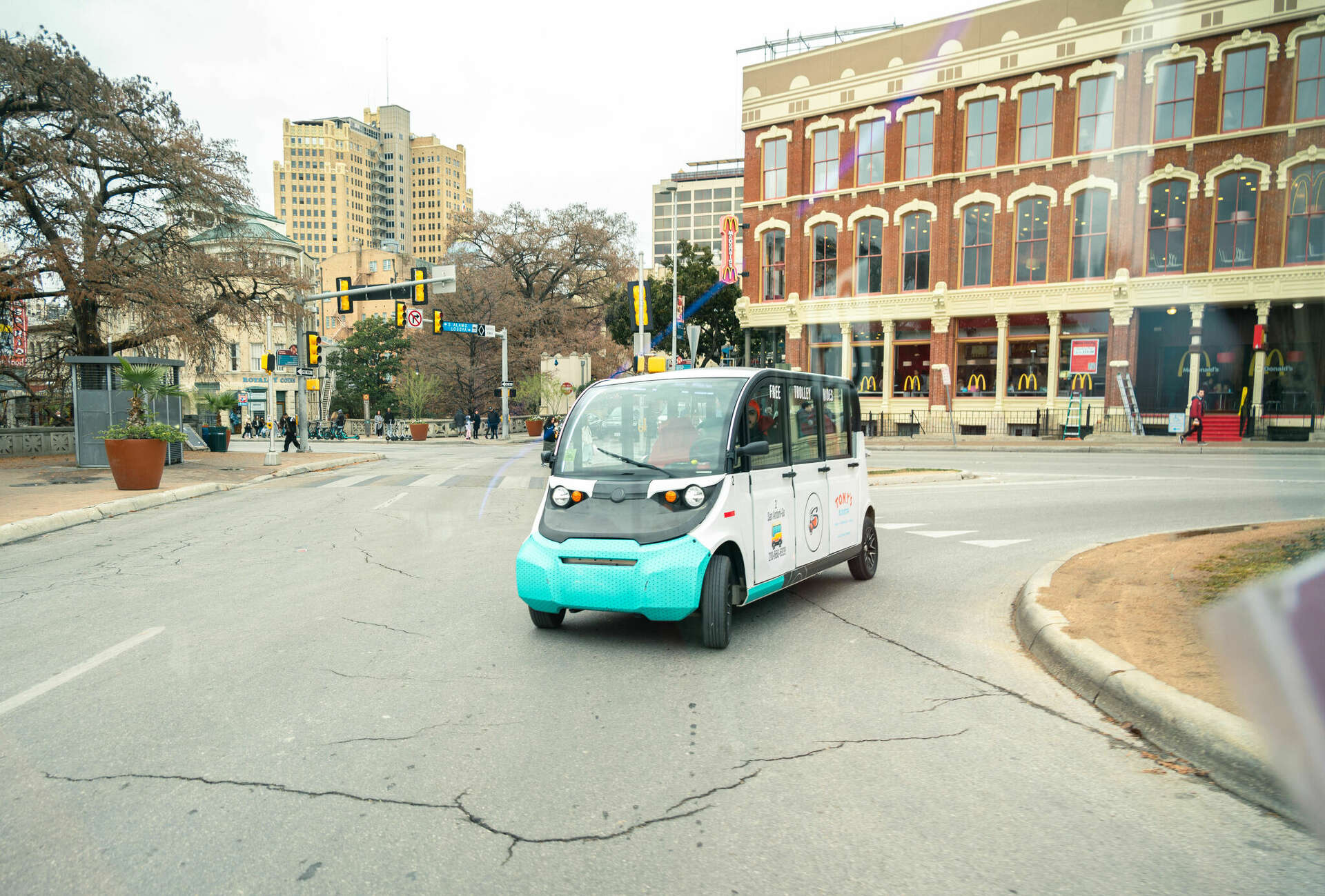 New E-Trolley system offers free rides in San Antonio