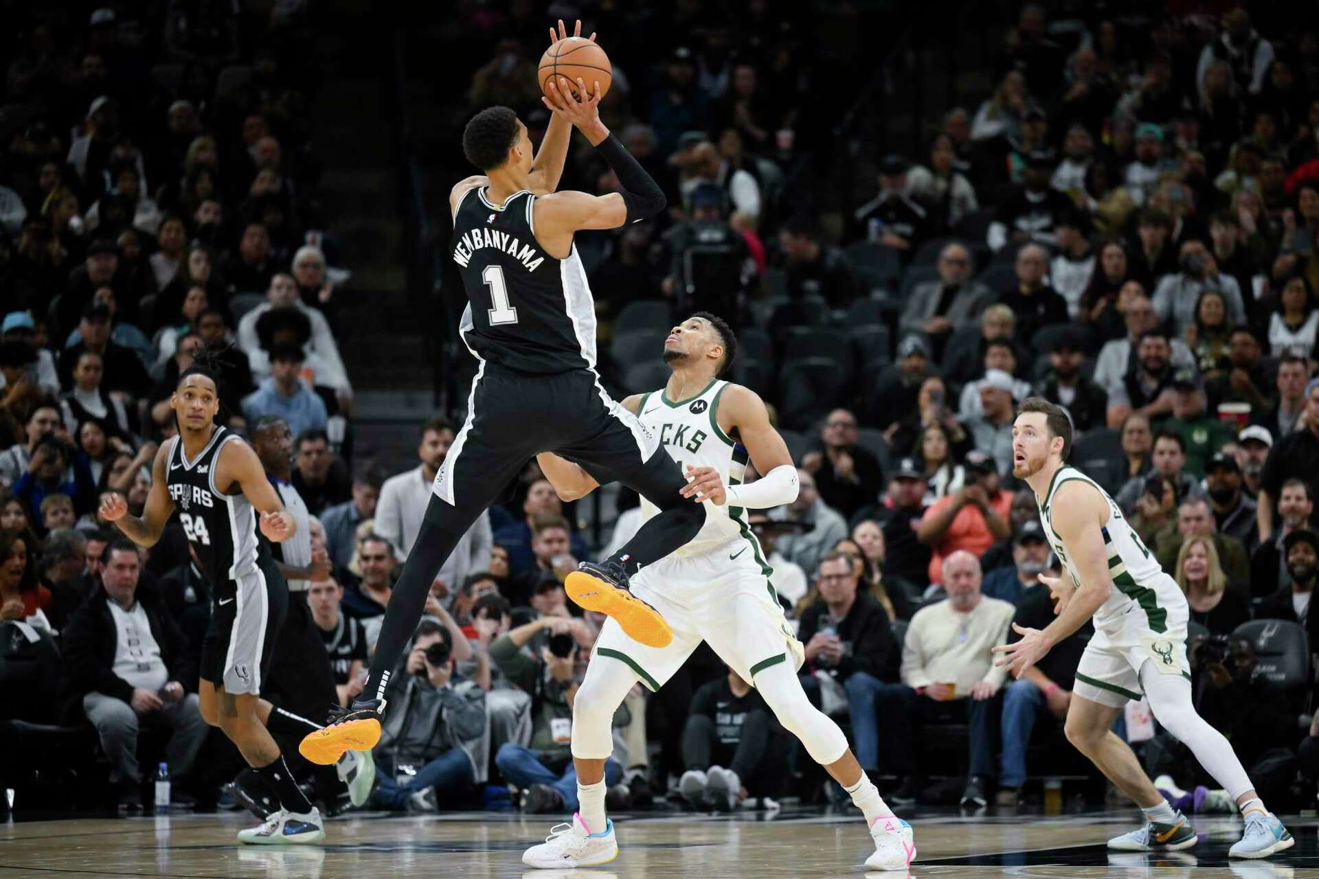 Spurs at Bucks: How to watch the game, notable stats, player news
