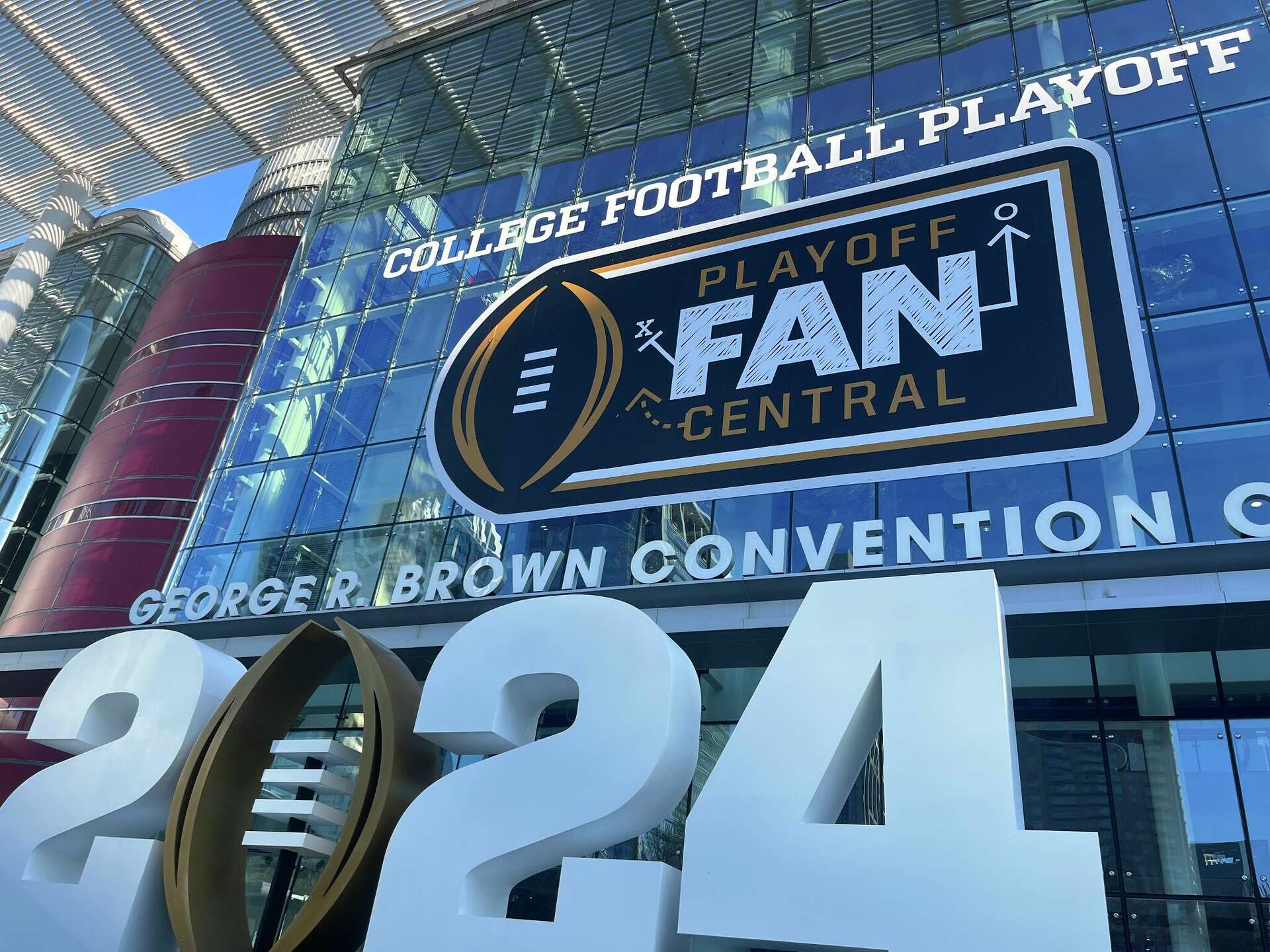 Puppies, free tickets, Texas-themed exhibits at CFP fan fest