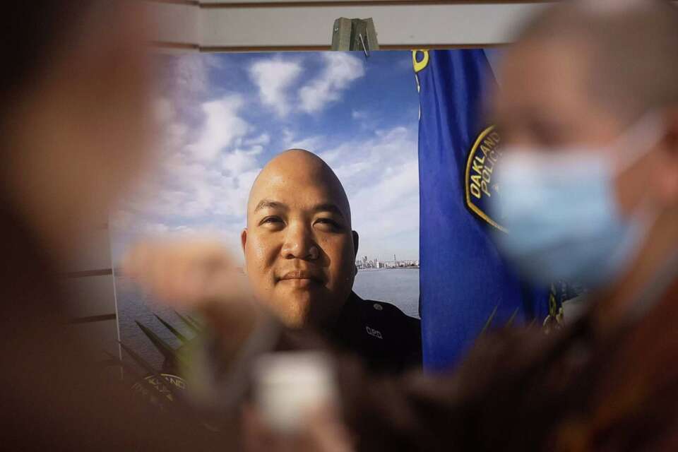 Buddhist ceremony honors slain Oakland police officer Tuan Le